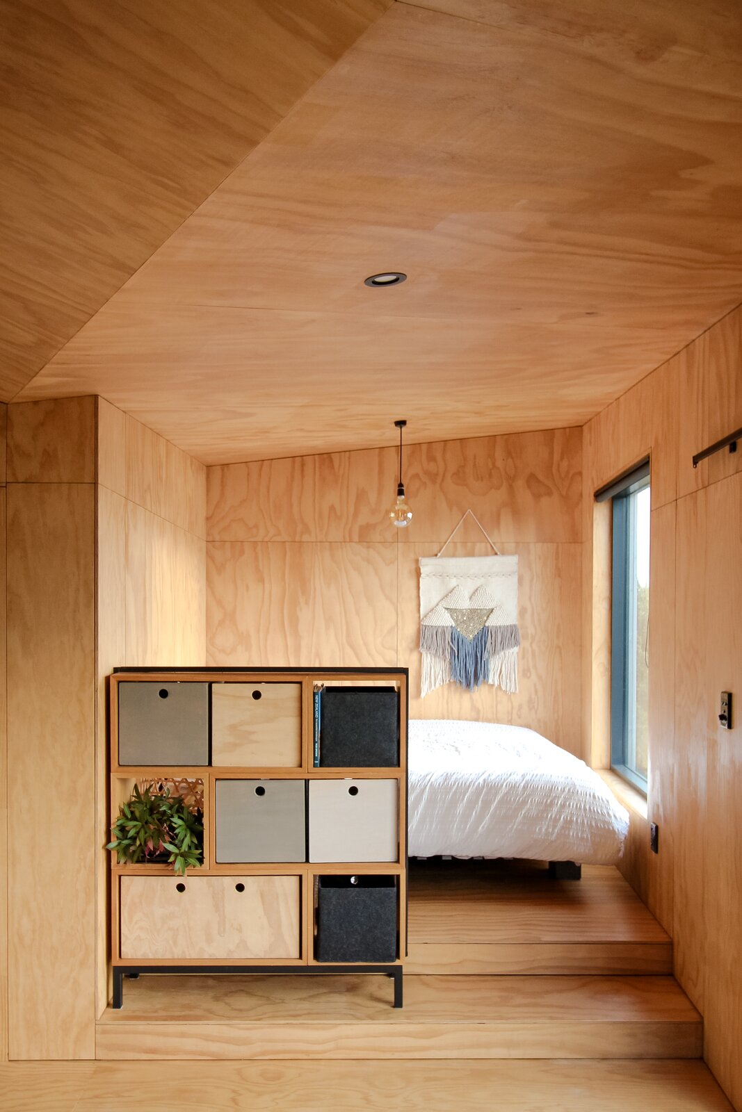 Photo 8 of 10 in This Seaside Shack in New Zealand Mimics a Seagull’s ...