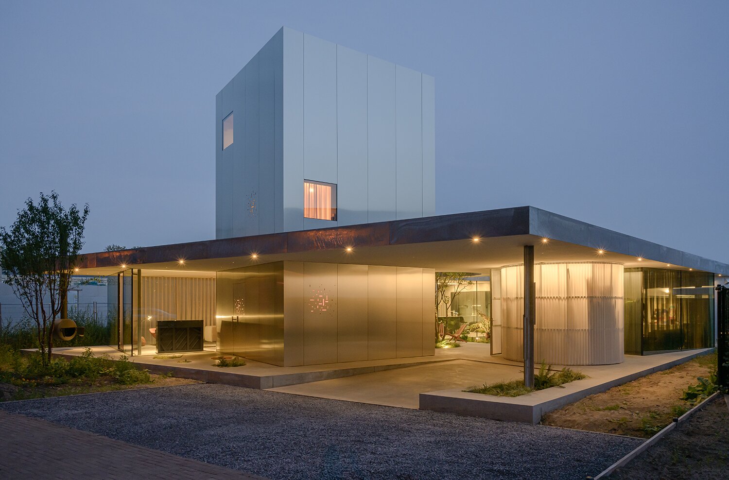 Photo 2 of 10 in This Radically Transparent Home in Eindhoven Tests the ...