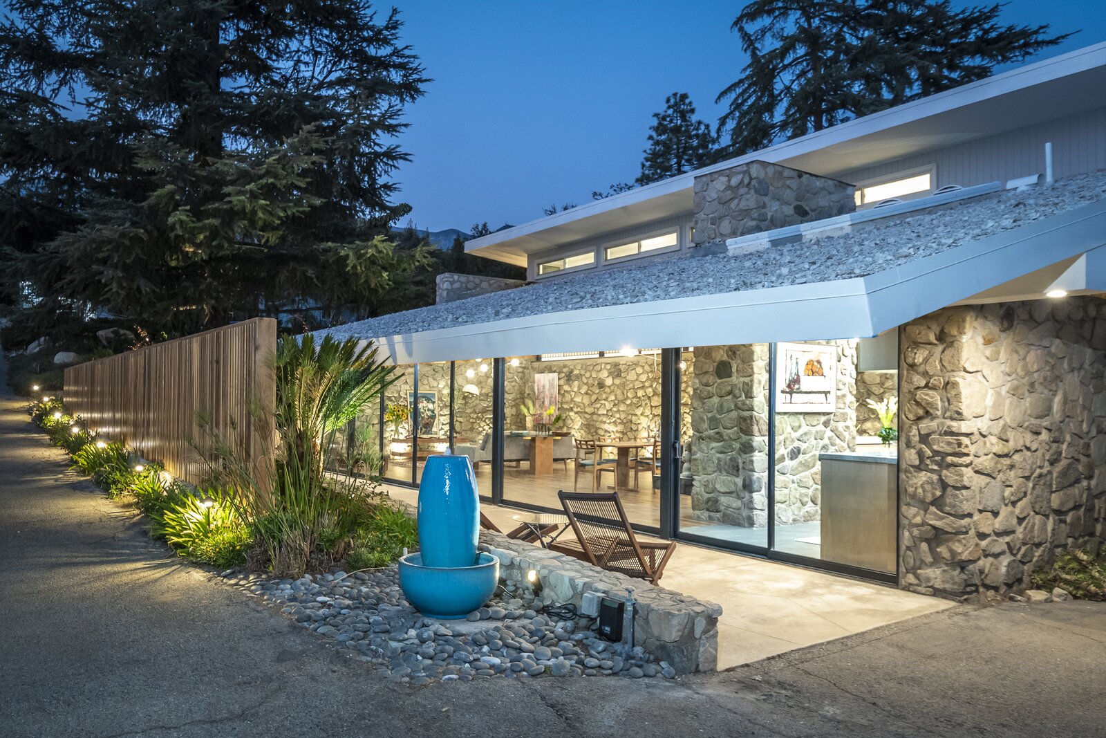 Photo 2 of 5 in A Mid-Century Modern Wonder by Peter Terzian - Dwell