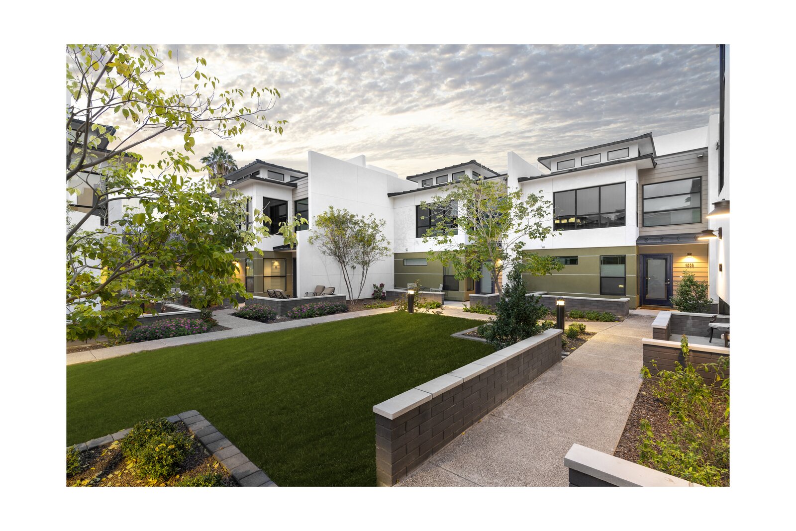 Modern multiunit complex with communial space (6 Photos) - Dwell