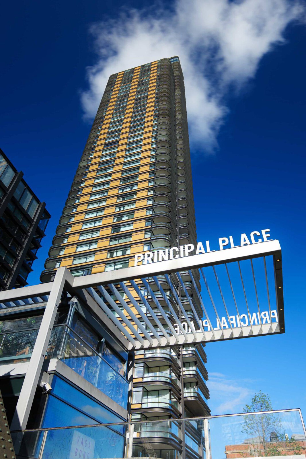 Photo 15 of 21 in Foster + Partners Designed Duplex Penthouse in ...