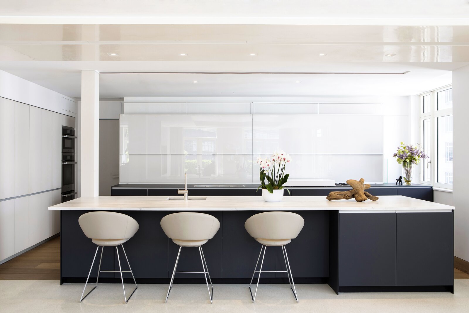 Photo 13 of 17 in Elie Tahari Residence by The Turett Collaborative - Dwell