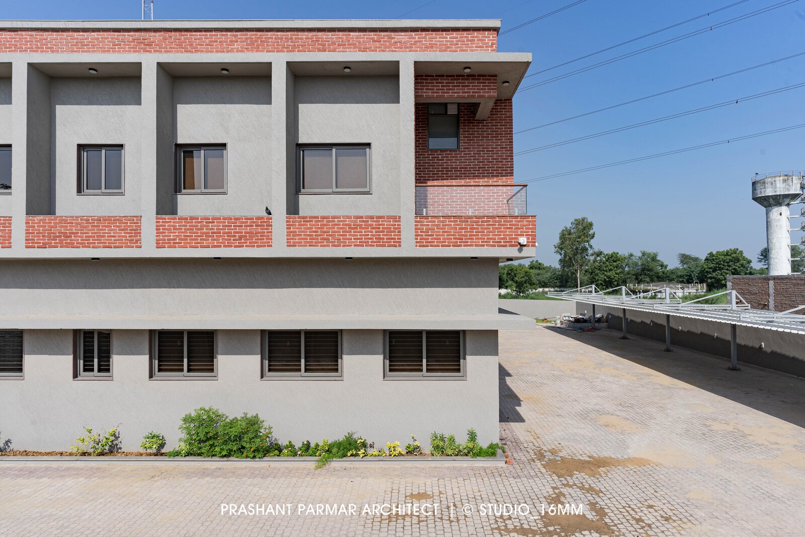 Photo 6 of 27 in IT Corporate Office Design at SEZ, Gandhinagar by ...