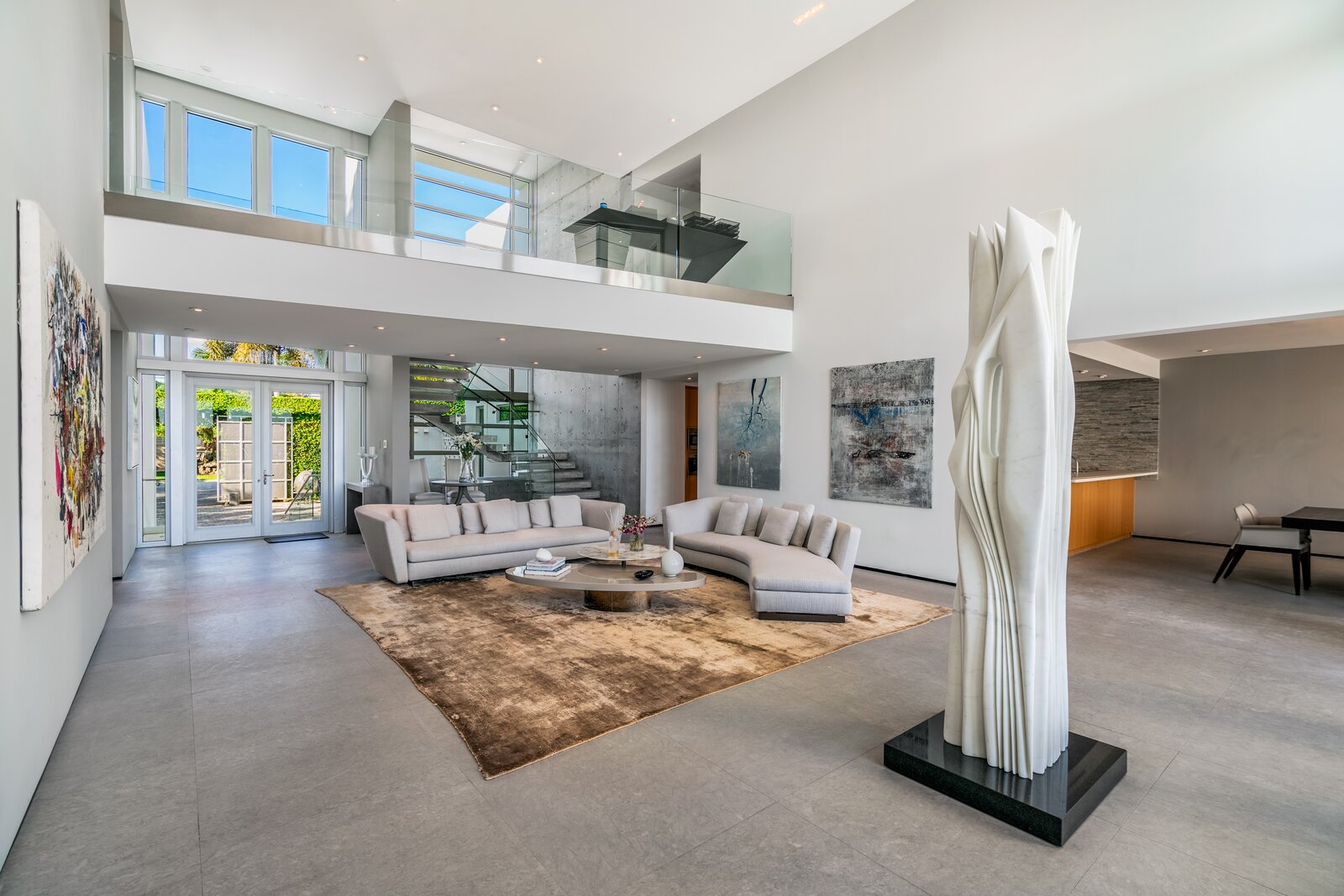Photo 3 of 6 in Miami Mansion is Coastal Chic with Cozy Interiors ...