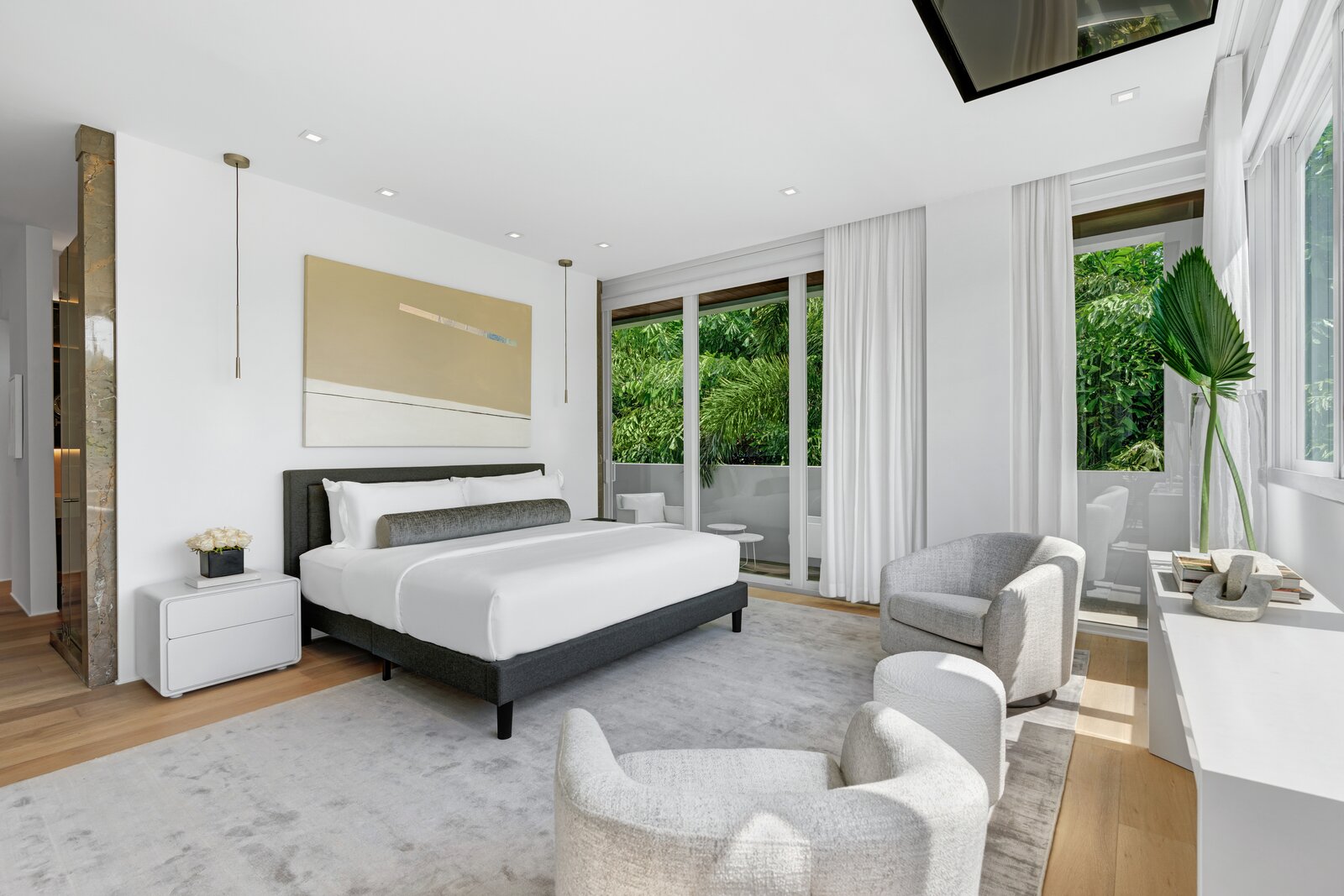 Photo 6 of 10 in Ultra-Contemporary Residence Redefines Elegance with ...