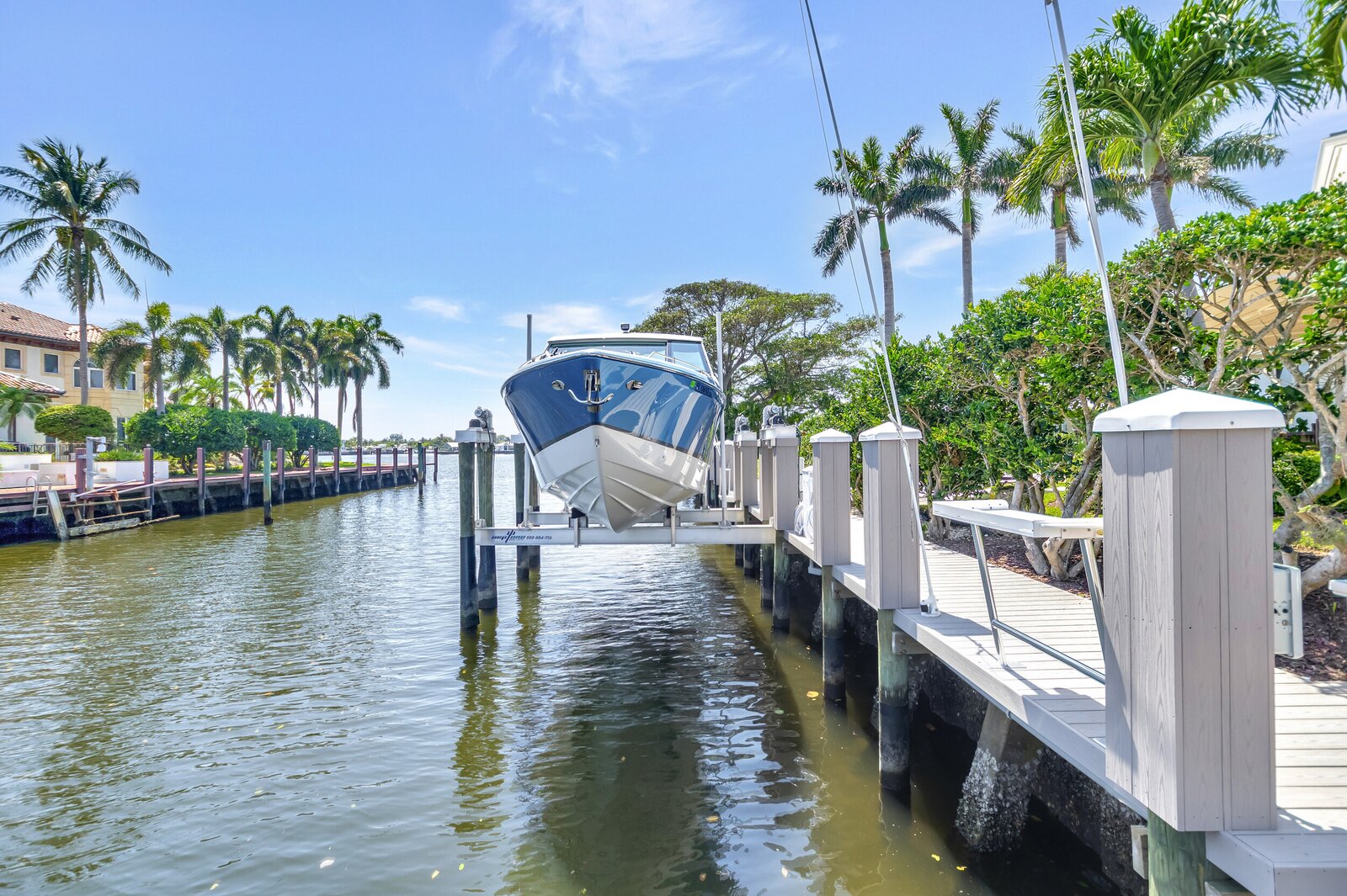 Photo 2 of 6 in Contemporary Estate with 166-Feet of Water Frontage by ...