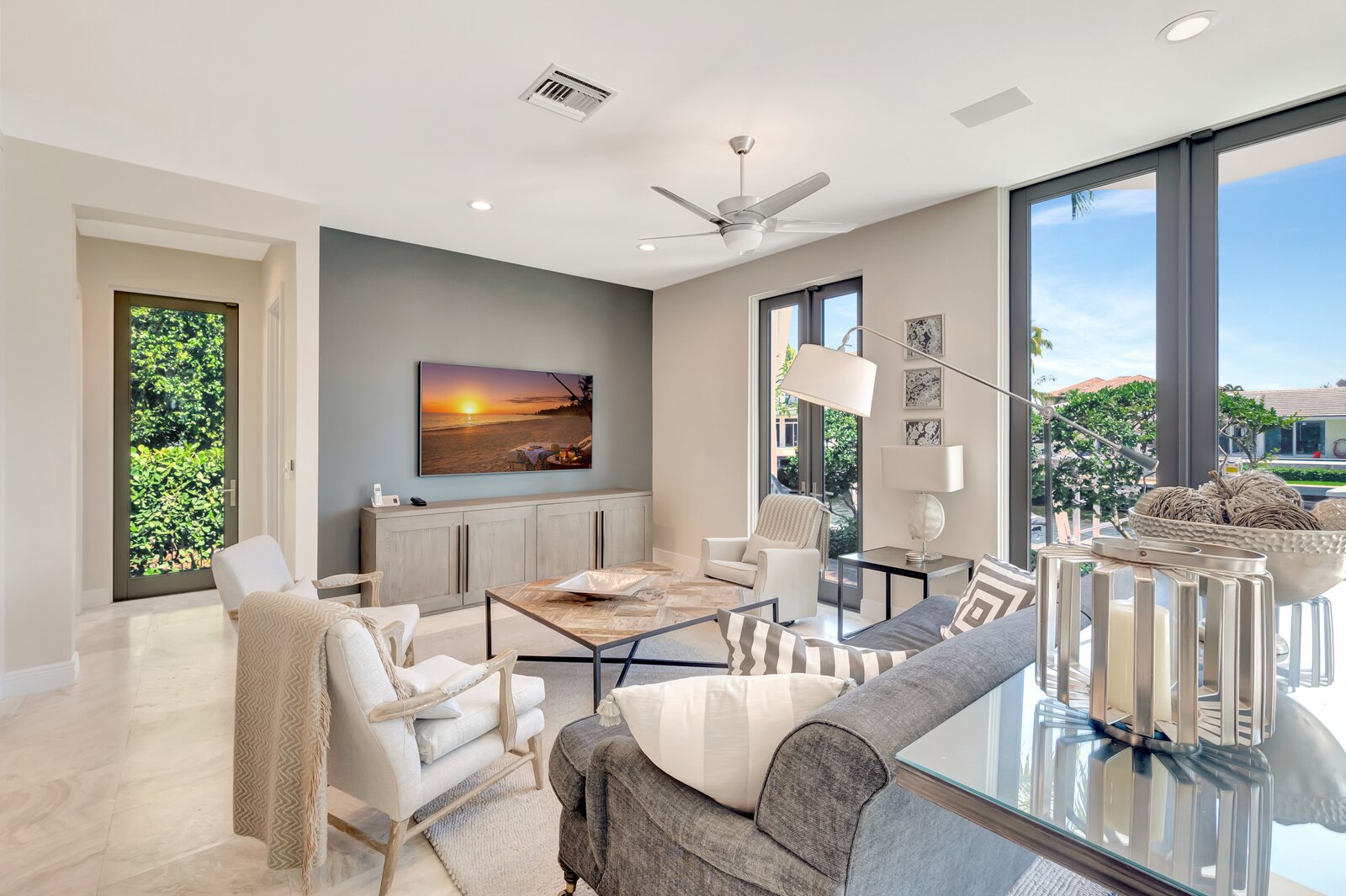 Photo 5 of 6 in Contemporary Estate with 166-Feet of Water Frontage by ...