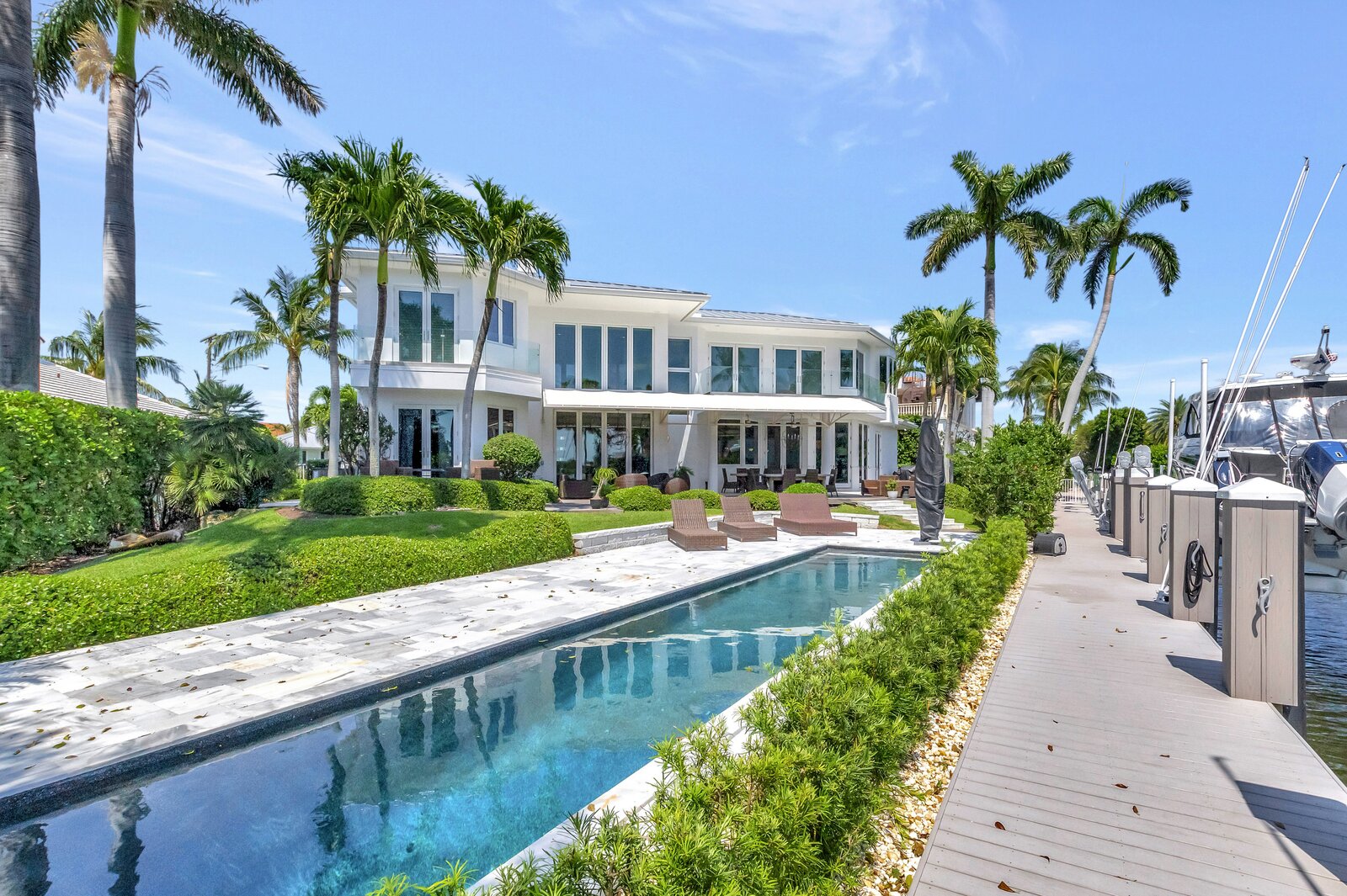 Photo 3 of 6 in Contemporary Estate with 166-Feet of Water Frontage by ...