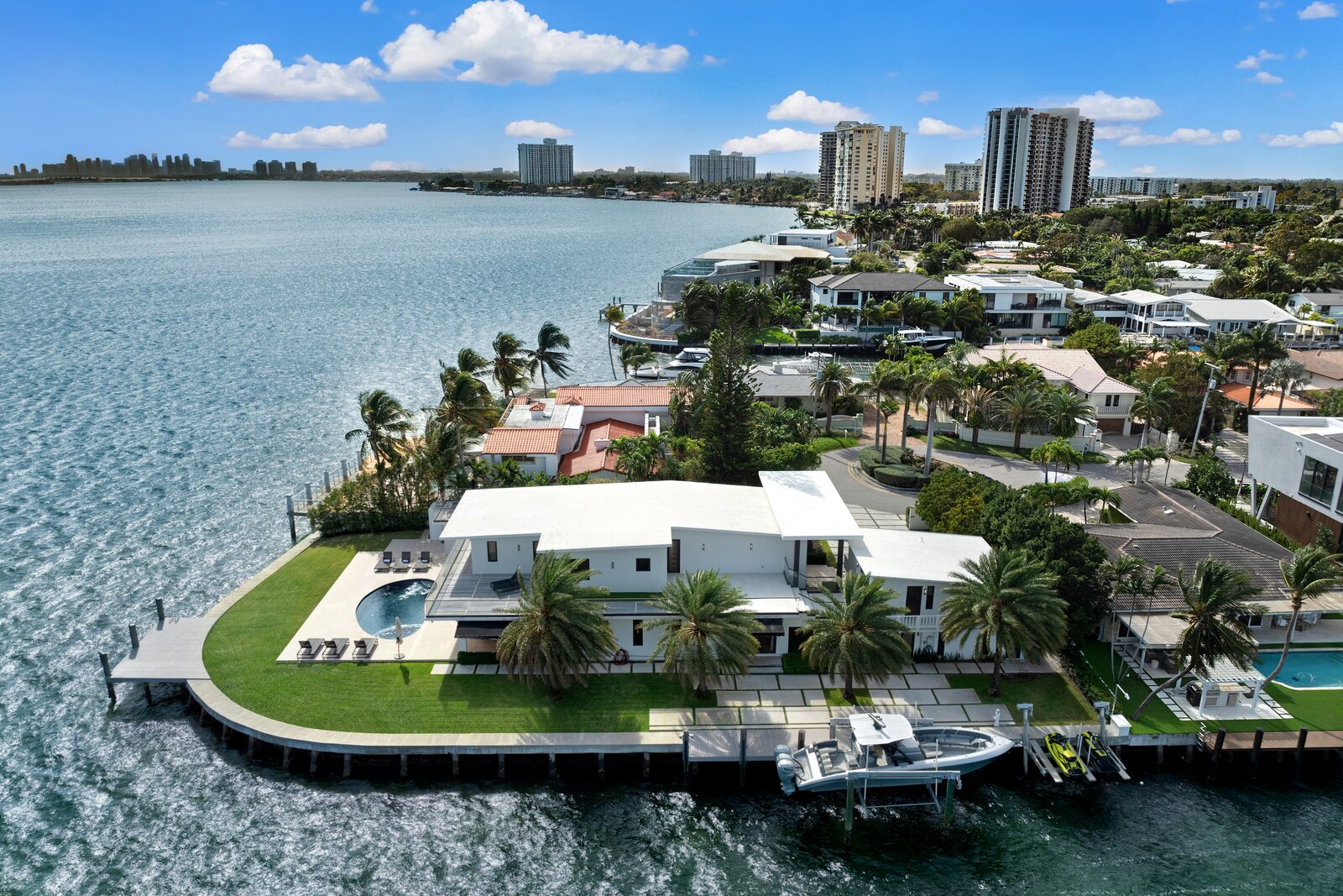 Photo 2 of 9 in Peninsula Estate Showcases Spectacular Views and Design ...