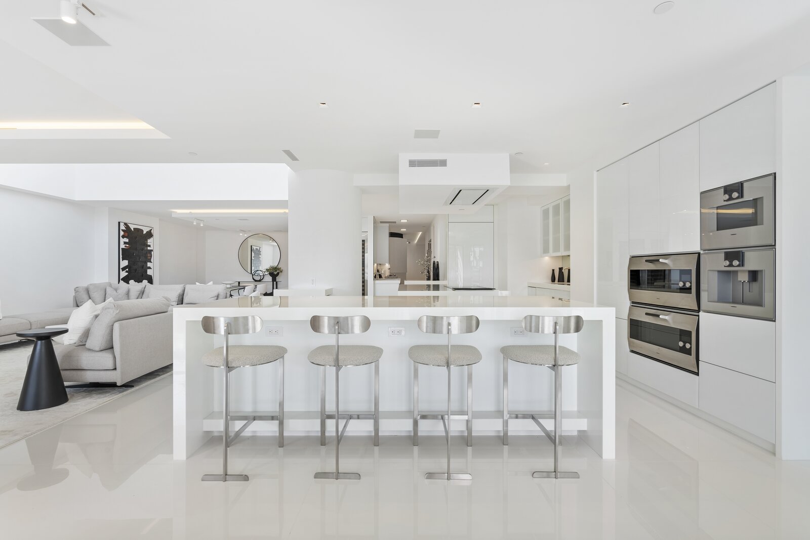 Photo 5 of 10 in West Palm Beach Designer Triplex is a Striking ...