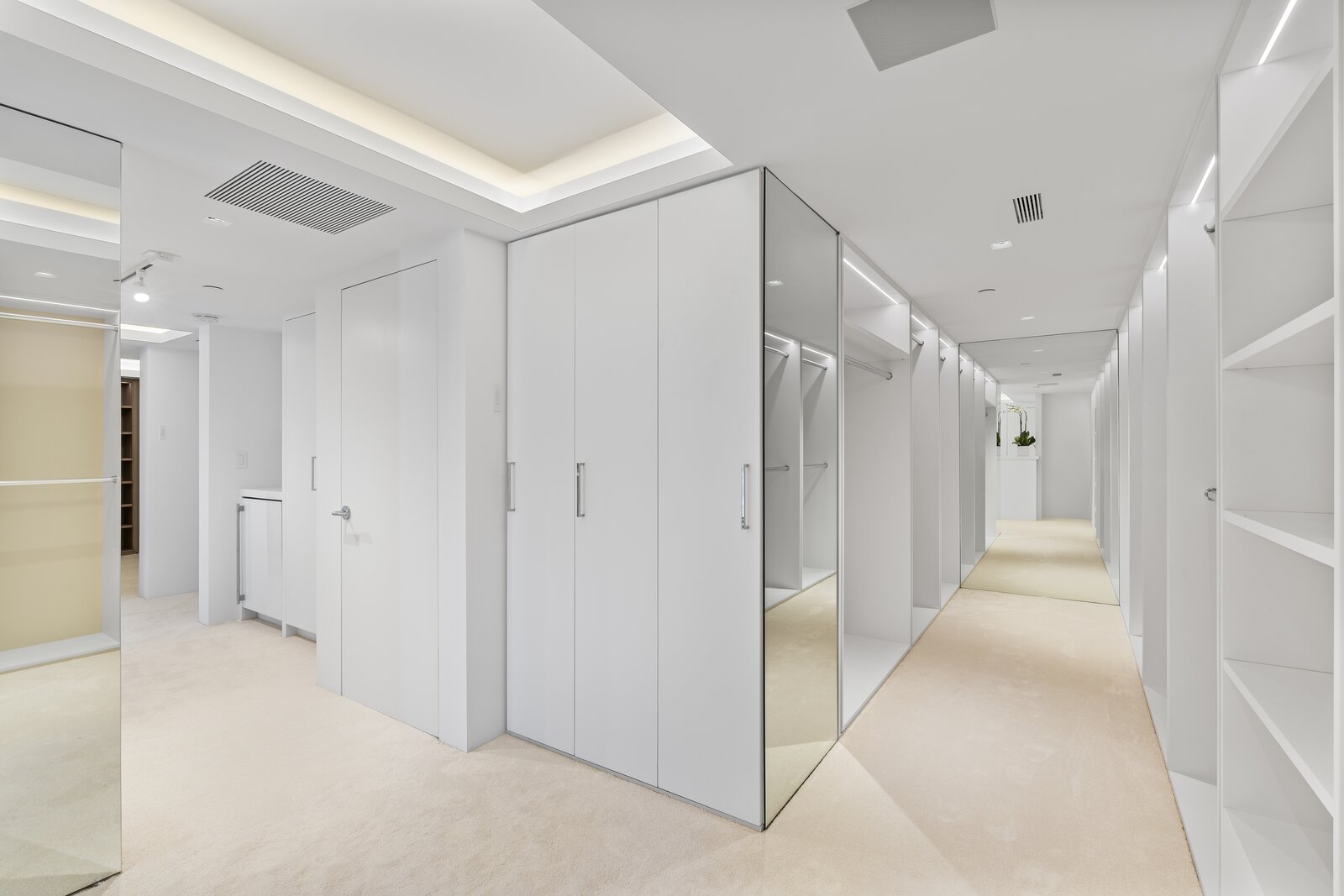 Photo 9 of 10 in West Palm Beach Designer Triplex is a Striking ...