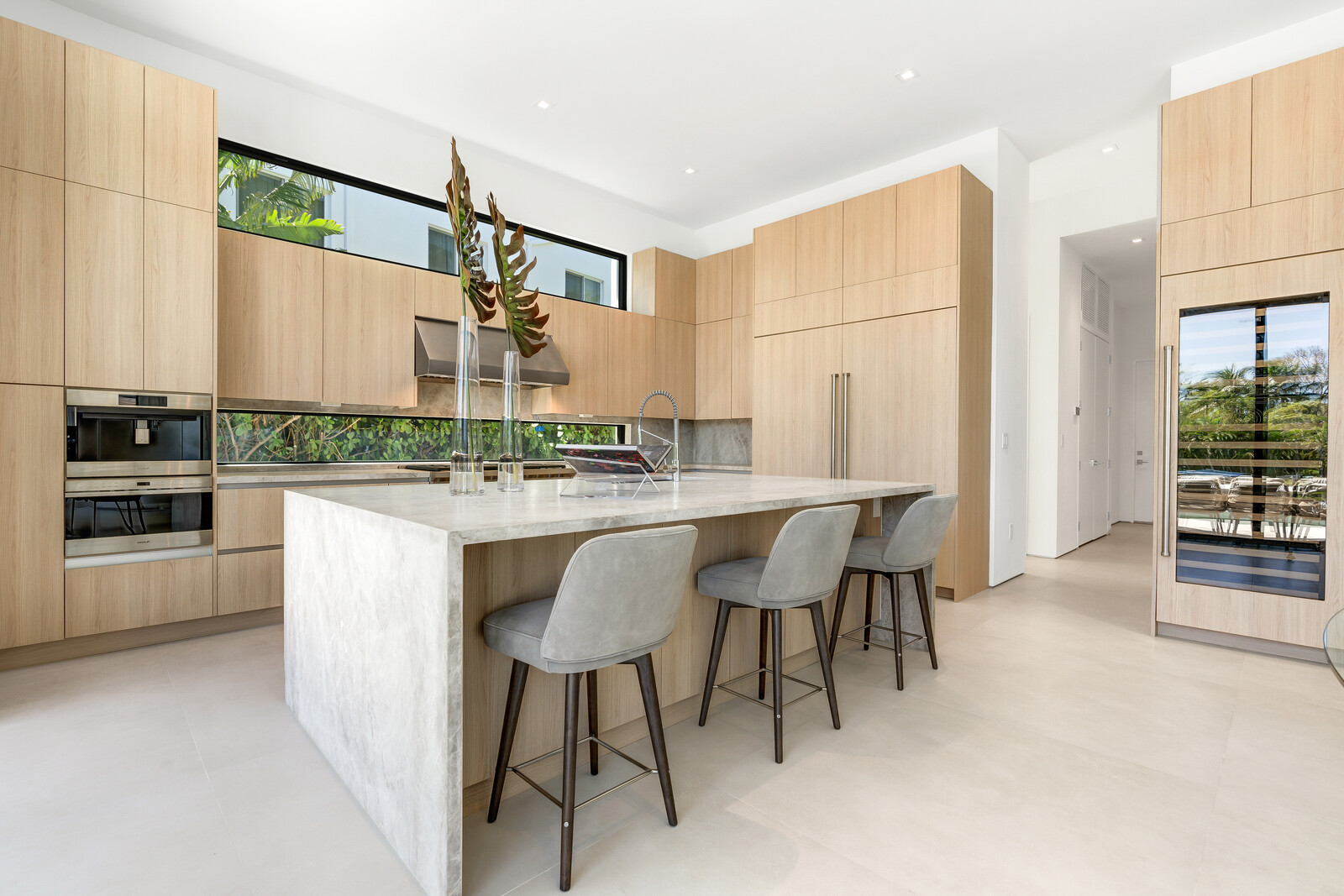 Photo 5 of 9 in Waterfront Residence by Visionary Miami Developer Gregg ...