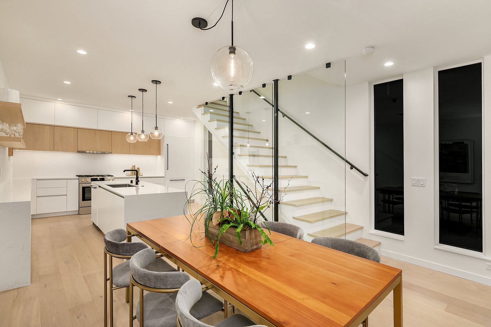 Photo 2 of 14 in Seattle Townhouse on the Cutting Edge of Urban Design ...