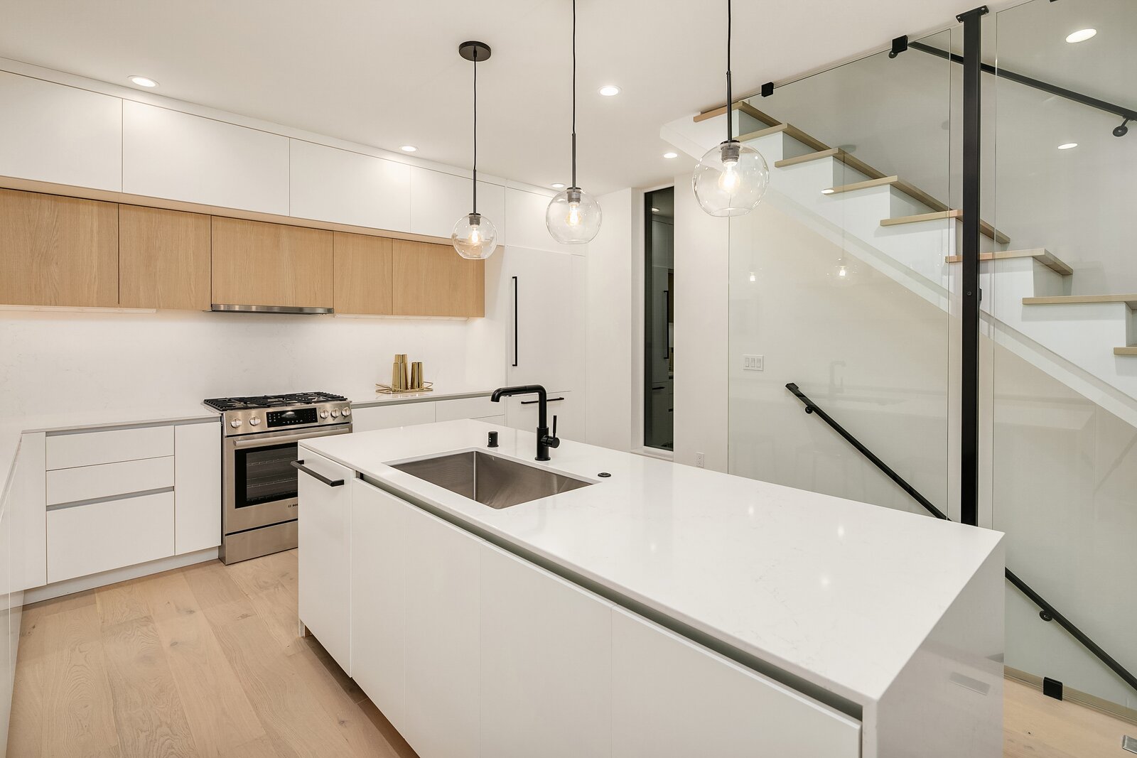 Photo 3 of 14 in Seattle Townhouse on the Cutting Edge of Urban Design ...