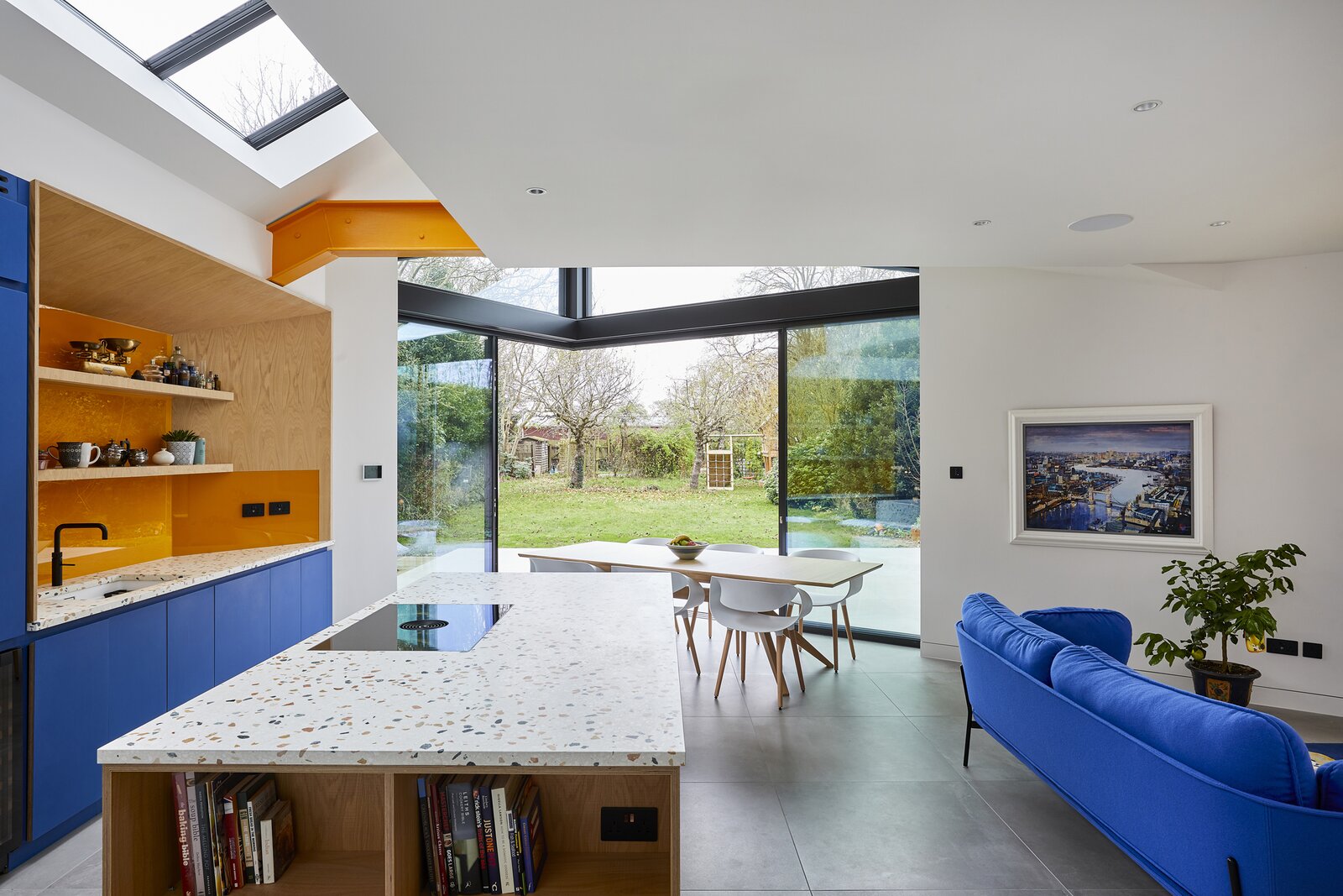 Photo 9 of 14 in Black Rendered Extension by MOOi Architecture - Dwell