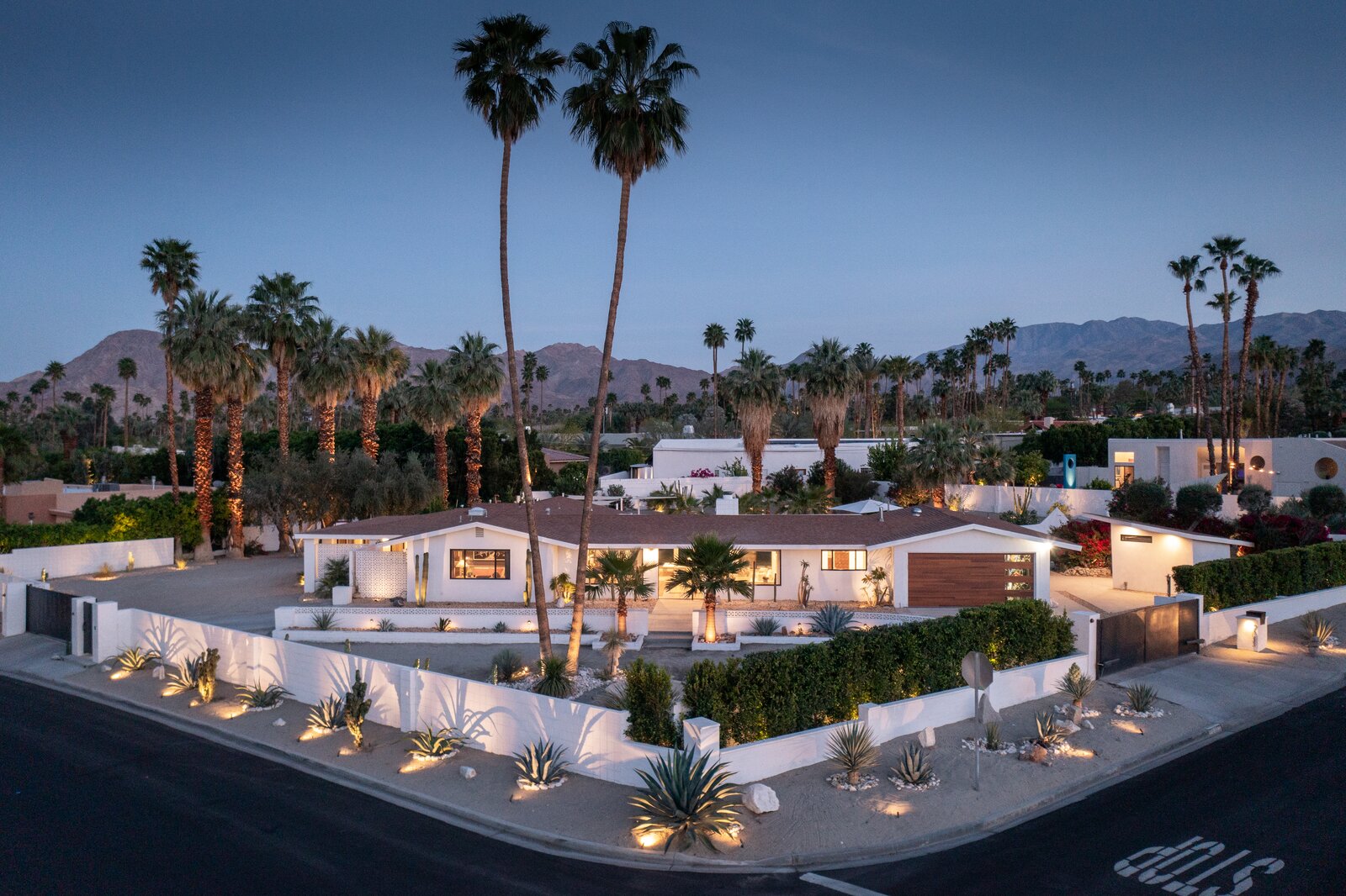 Photo 8 of 13 in Luxurious Palm Desert Compound by PS Properties - Dwell