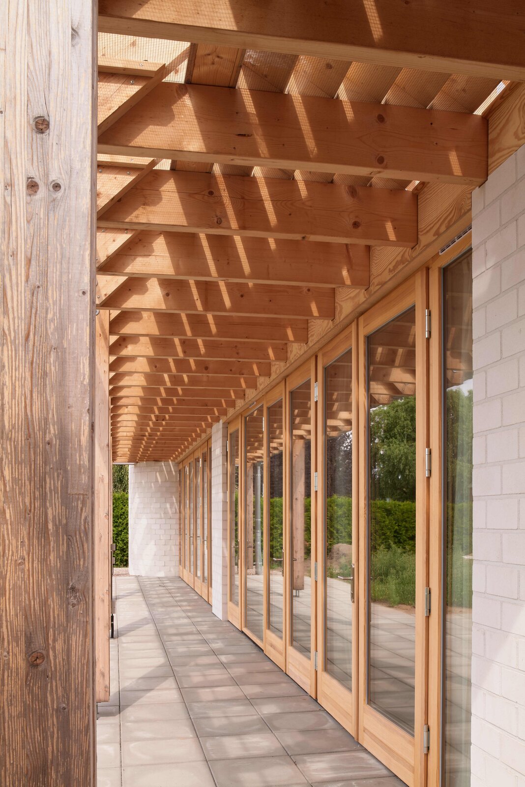 Photo 6 of 26 in The See-Through Roof of This Brick Home Doubles as a ...