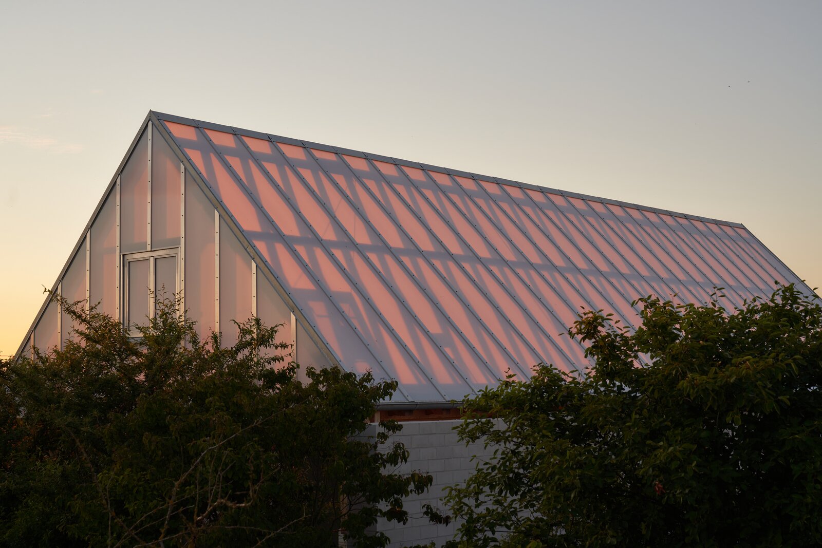 Photo 24 of 26 in The See-Through Roof of This Brick Home Doubles as a ...