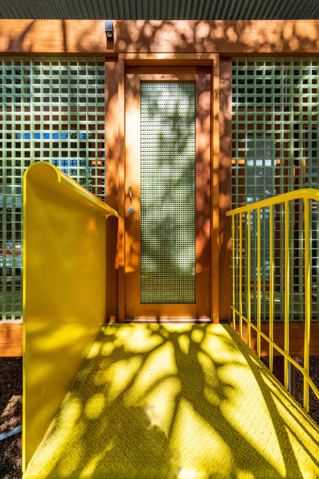 Photo 9 of 40 in This Home’s Hillside Perch Gives It the Feeling of ...