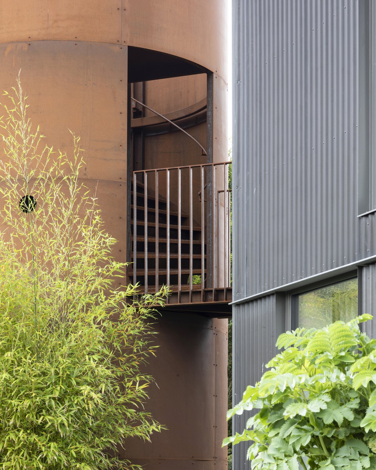 Photo 6 of 9 in A Historic Dutch Barn Becomes a Home in Britain’s ...