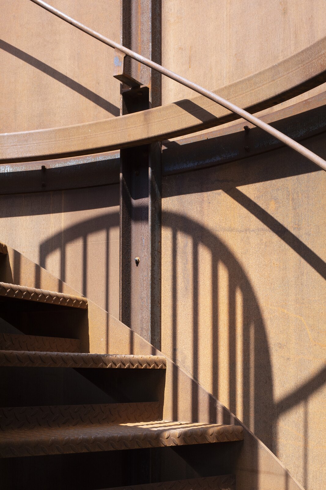 Photo 7 of 9 in A Historic Dutch Barn Becomes a Home in Britain’s ...