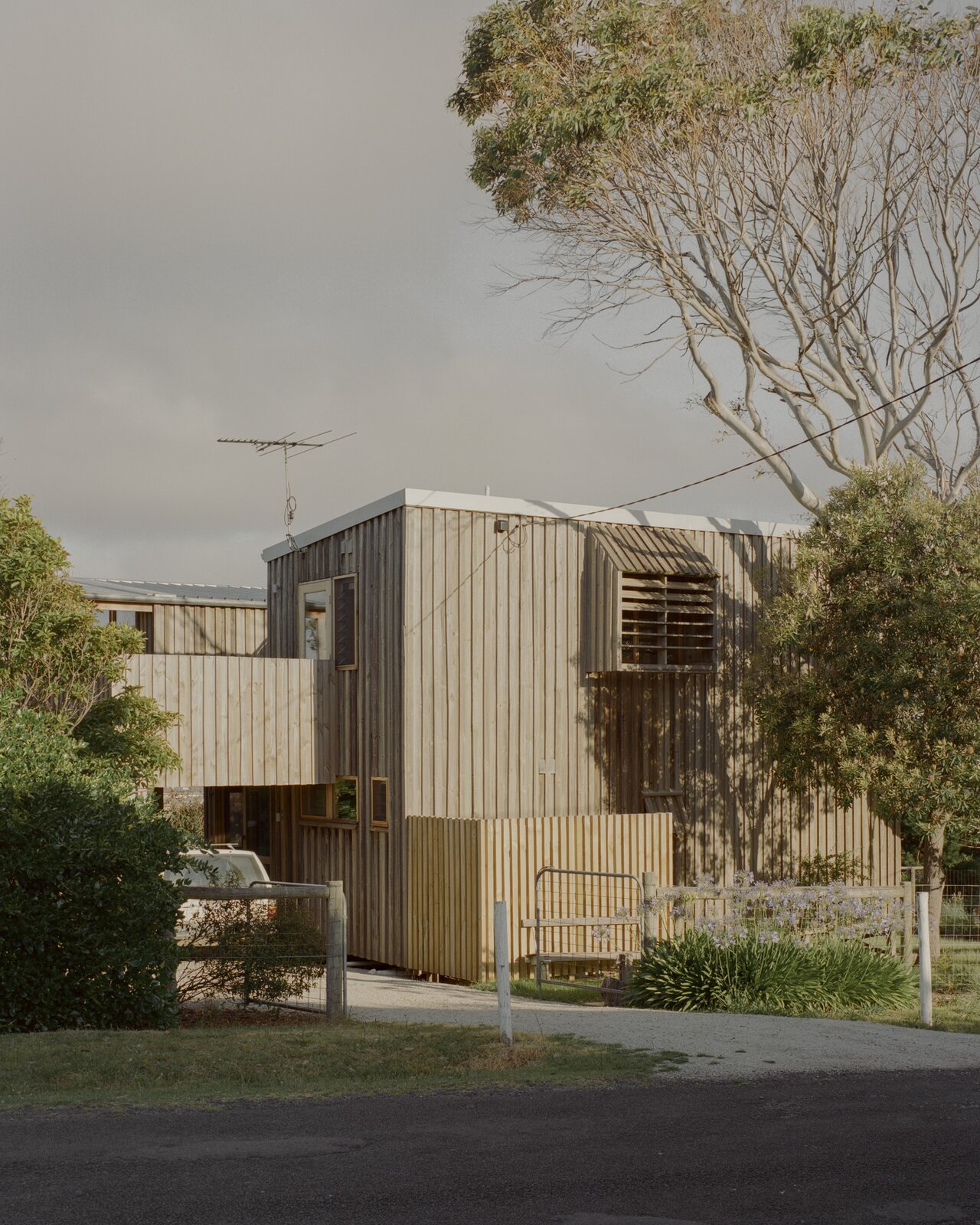 Photo 5 of 20 in After Weathering 40 Years, a Wooden Family Home in ...
