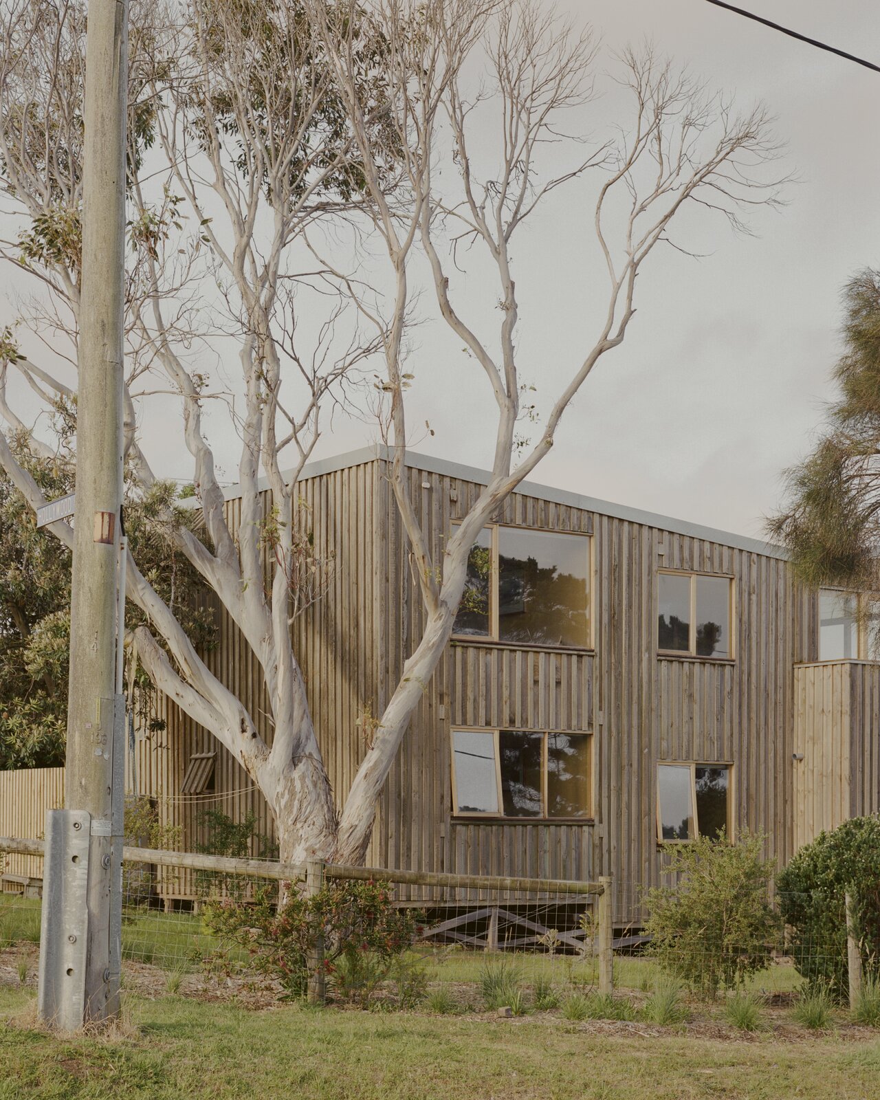 Photo 6 of 20 in After Weathering 40 Years, a Wooden Family Home in ...