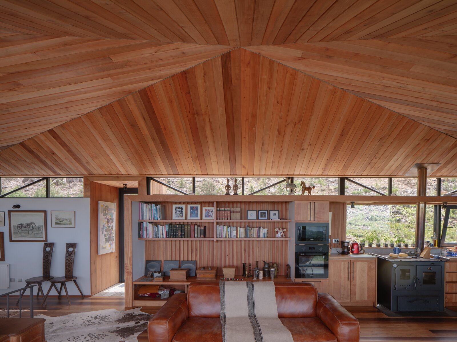 Photo 14 of 26 in There’s a View From Every Room of This Perched ...