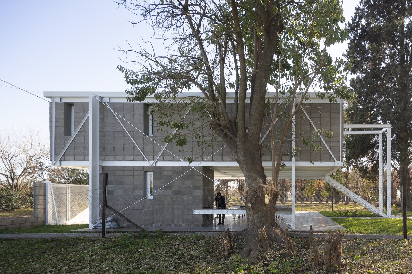 Photo 9 of 19 in A Steel Skeleton Makes This Concrete Brick Home in ...