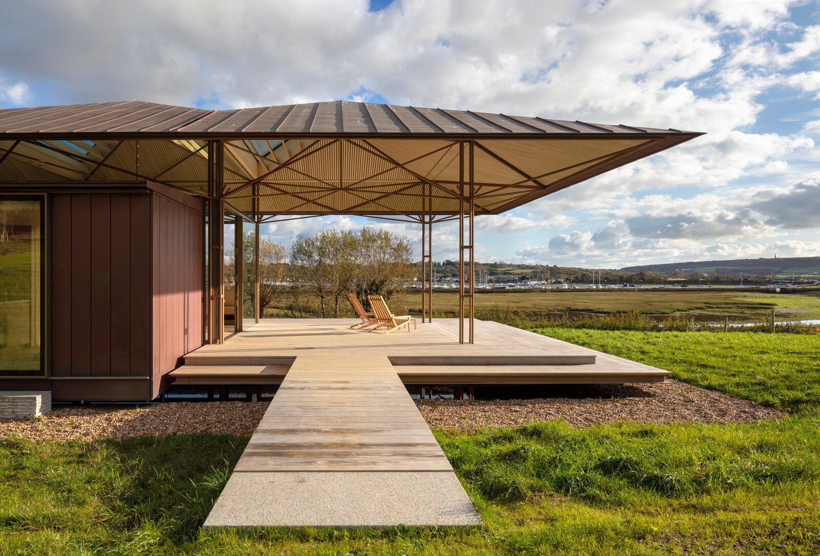 Photo 5 of 20 in A Skeletal Roof Gives “Good Bones” a Whole New Meaning ...