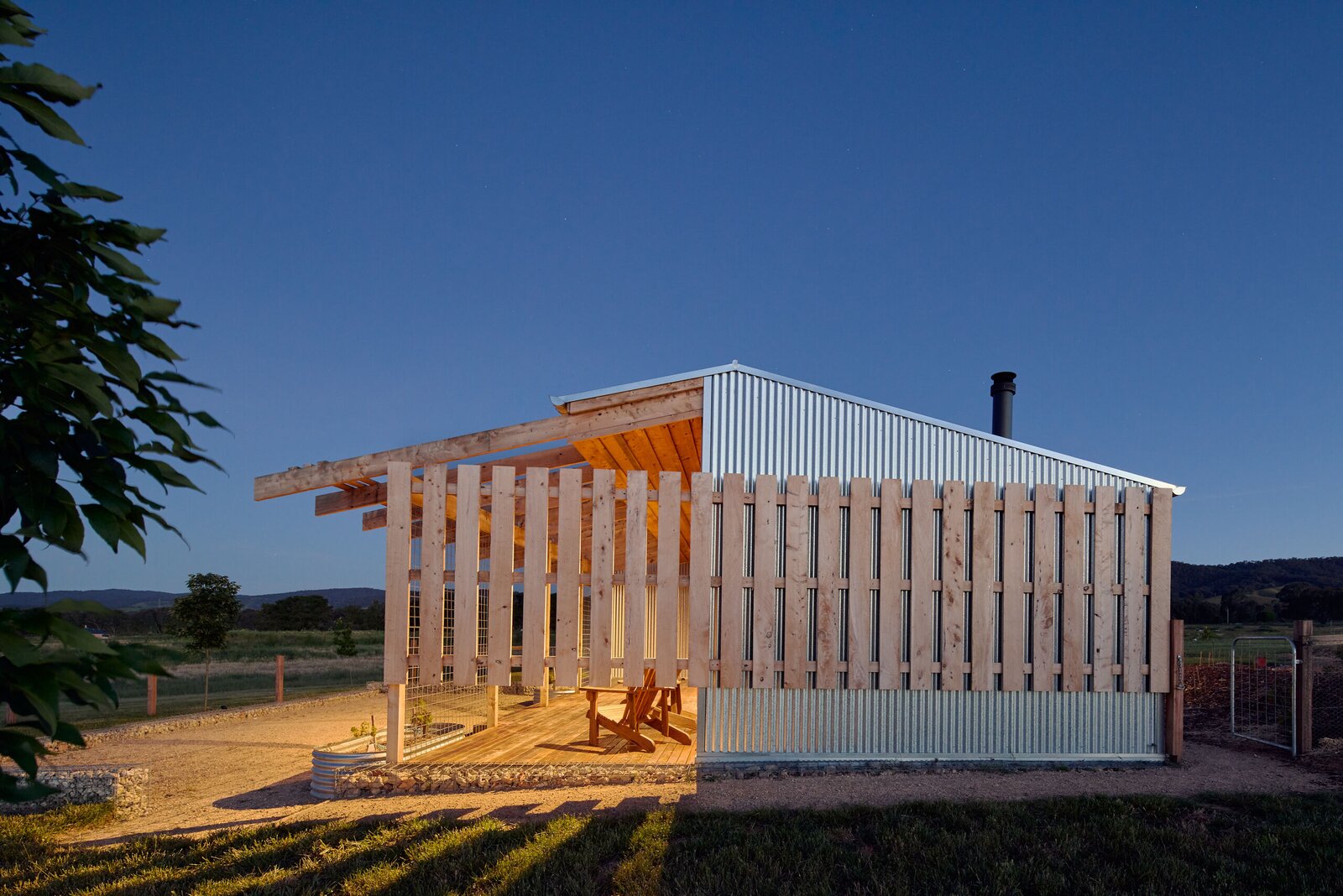 Photo 9 of 25 in Corrugated Steel Gives This Off-Grid Home in Australia ...