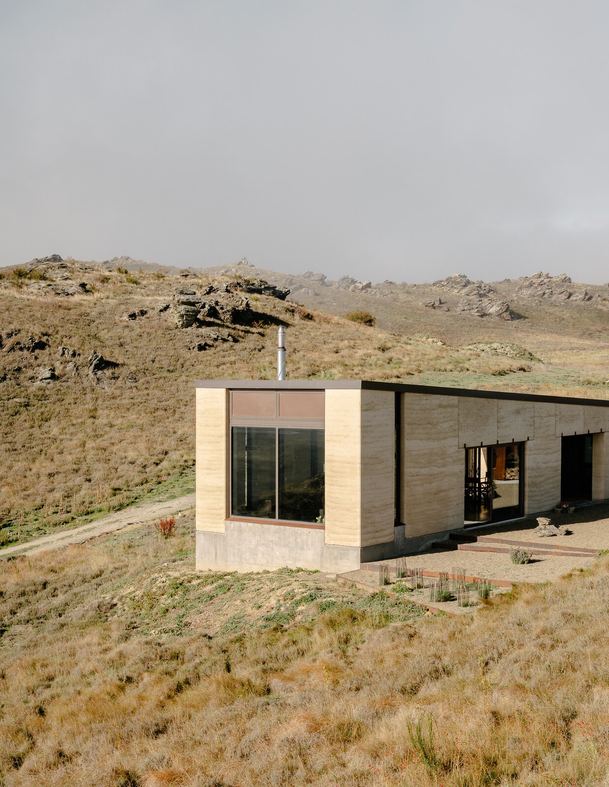Photo 4 of 31 in This Rammed Earth Home in Remote New Zealand Has Some ...