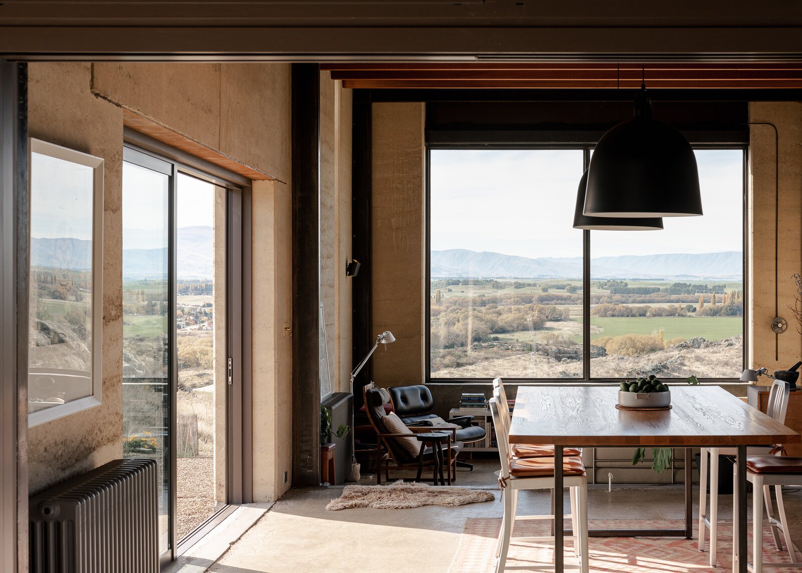 Photo 18 of 31 in This Rammed Earth Home in Remote New Zealand Has Some ...