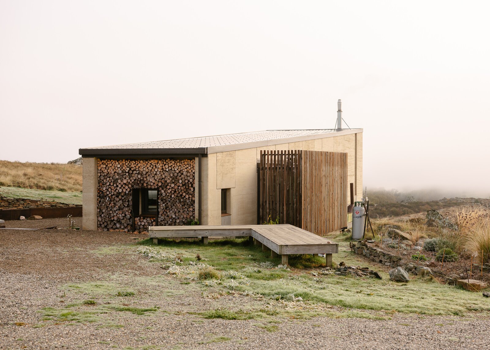 Photo 7 of 31 in This Rammed Earth Home in Remote New Zealand Has Some ...