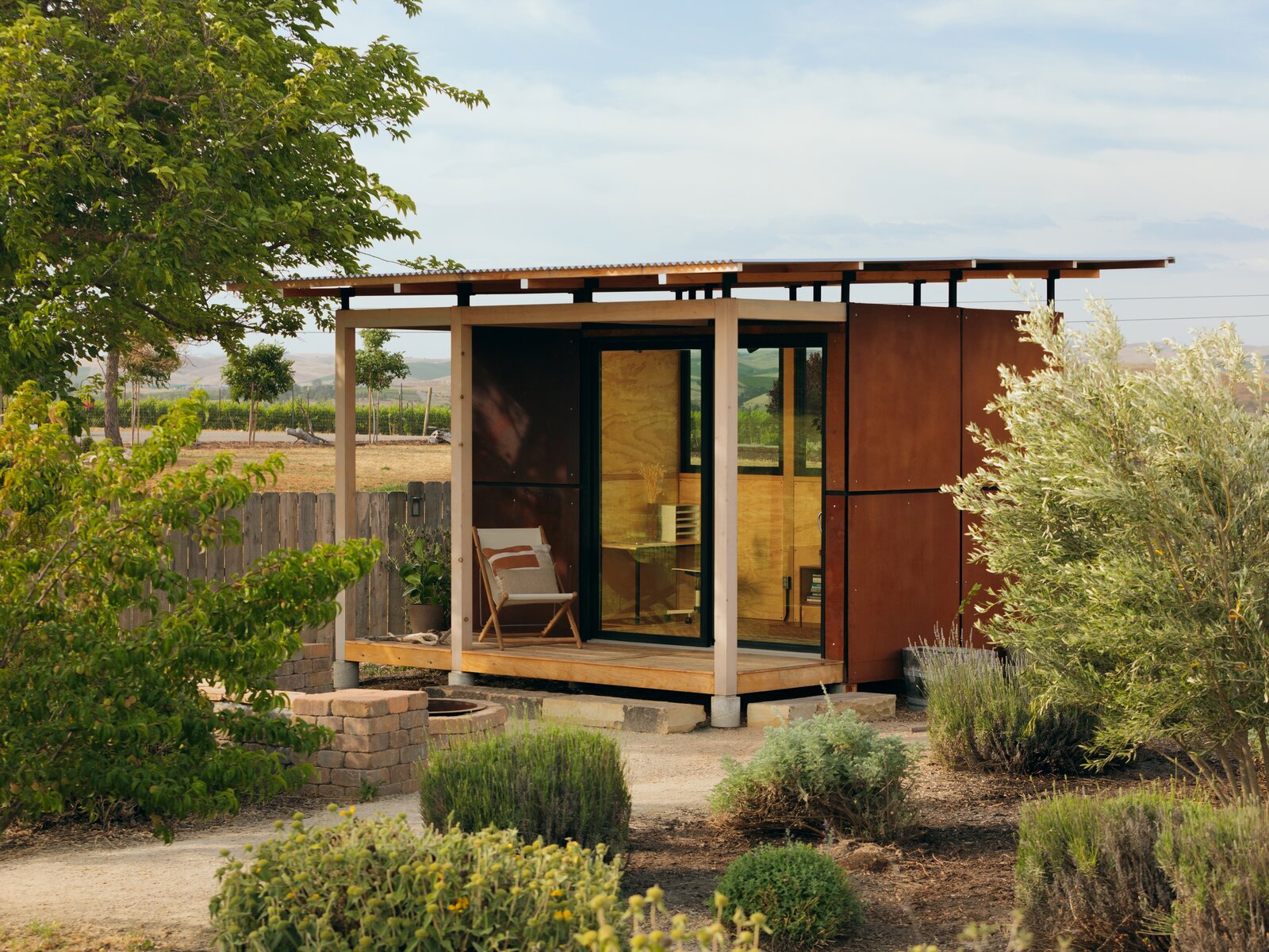 This $25K Kit-of-Parts Backyard Office Promises More Space in a Snap ...