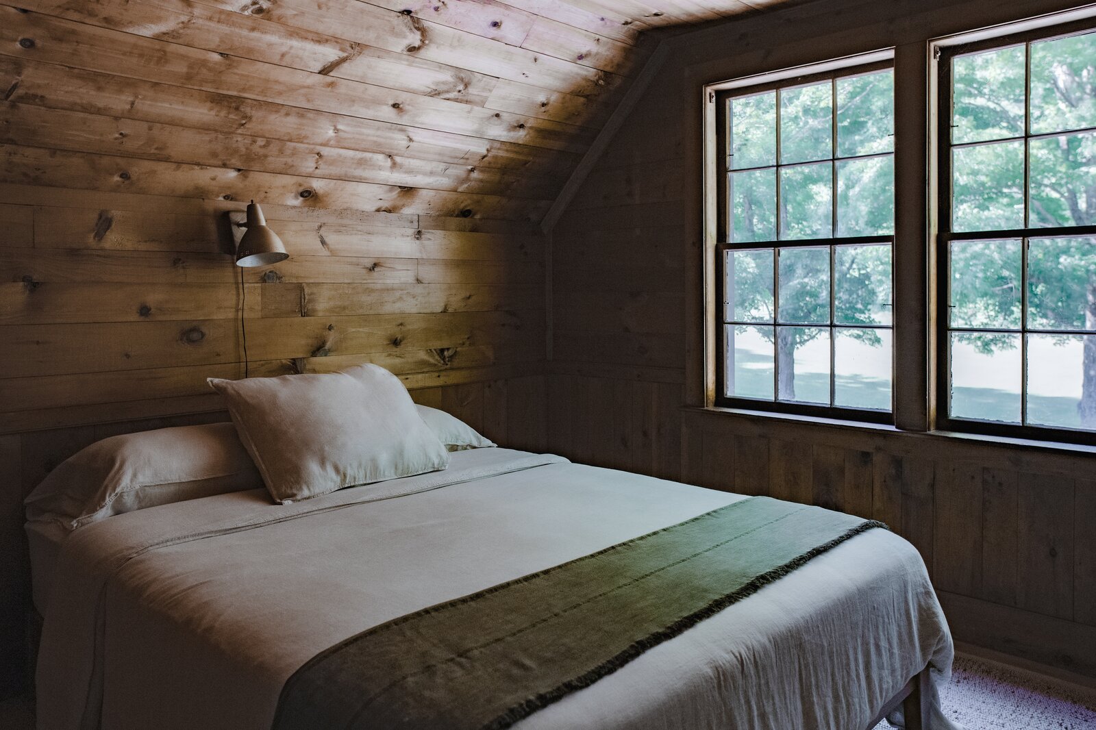 Photo 13 of 16 in Refreshing This 1930s Catskills Cabin Made It Just ...