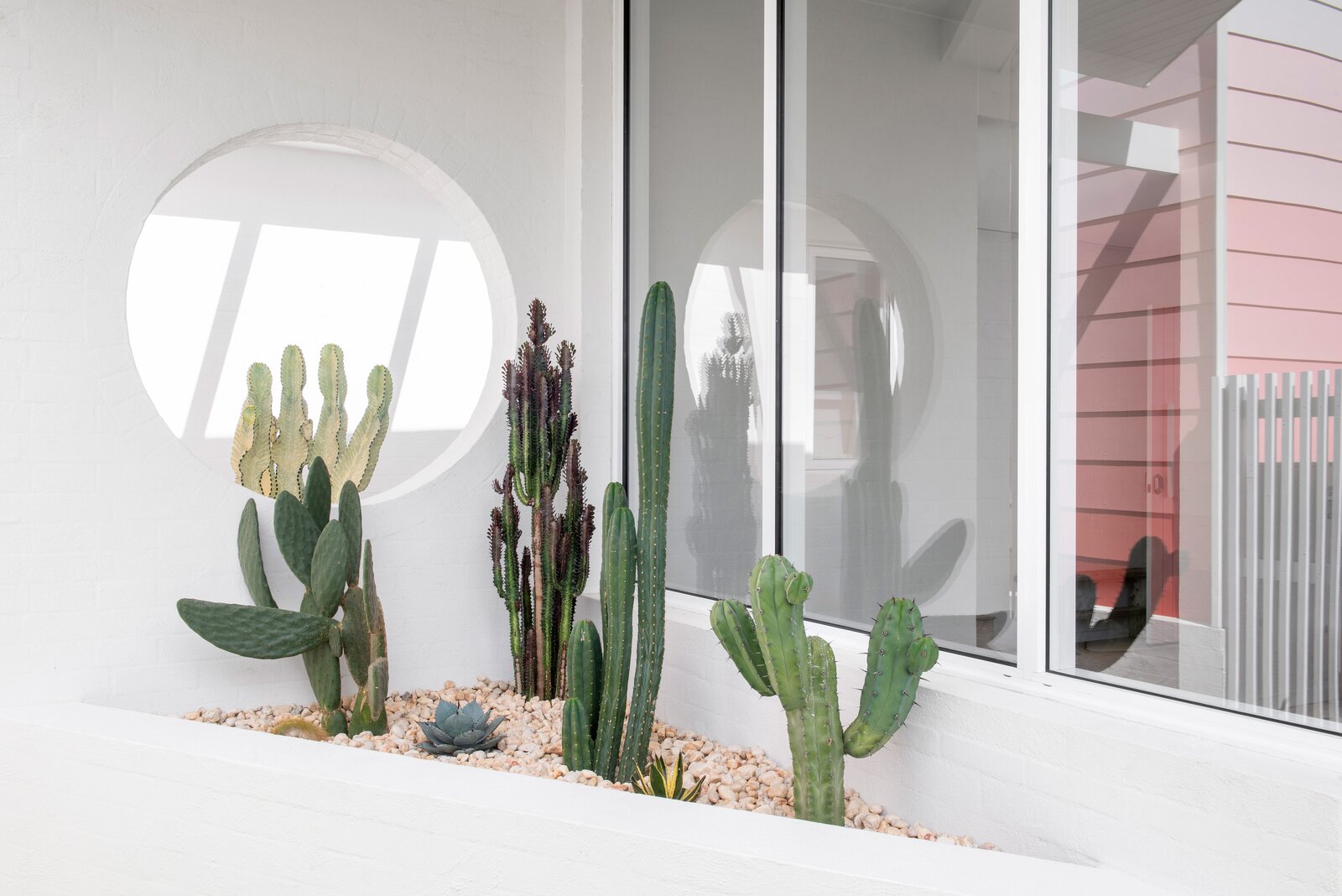 Photo 5 of 23 in This Elevated Australian Beach Shack Has a Vaporwave Sunset Facade - Dwell