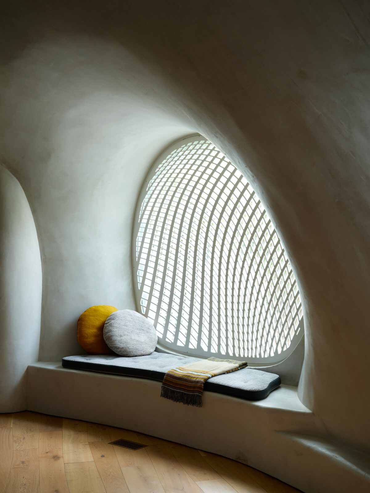 Photo 11 of 15 in The Secret Behind This Malibu Home’s Hard Concrete ...