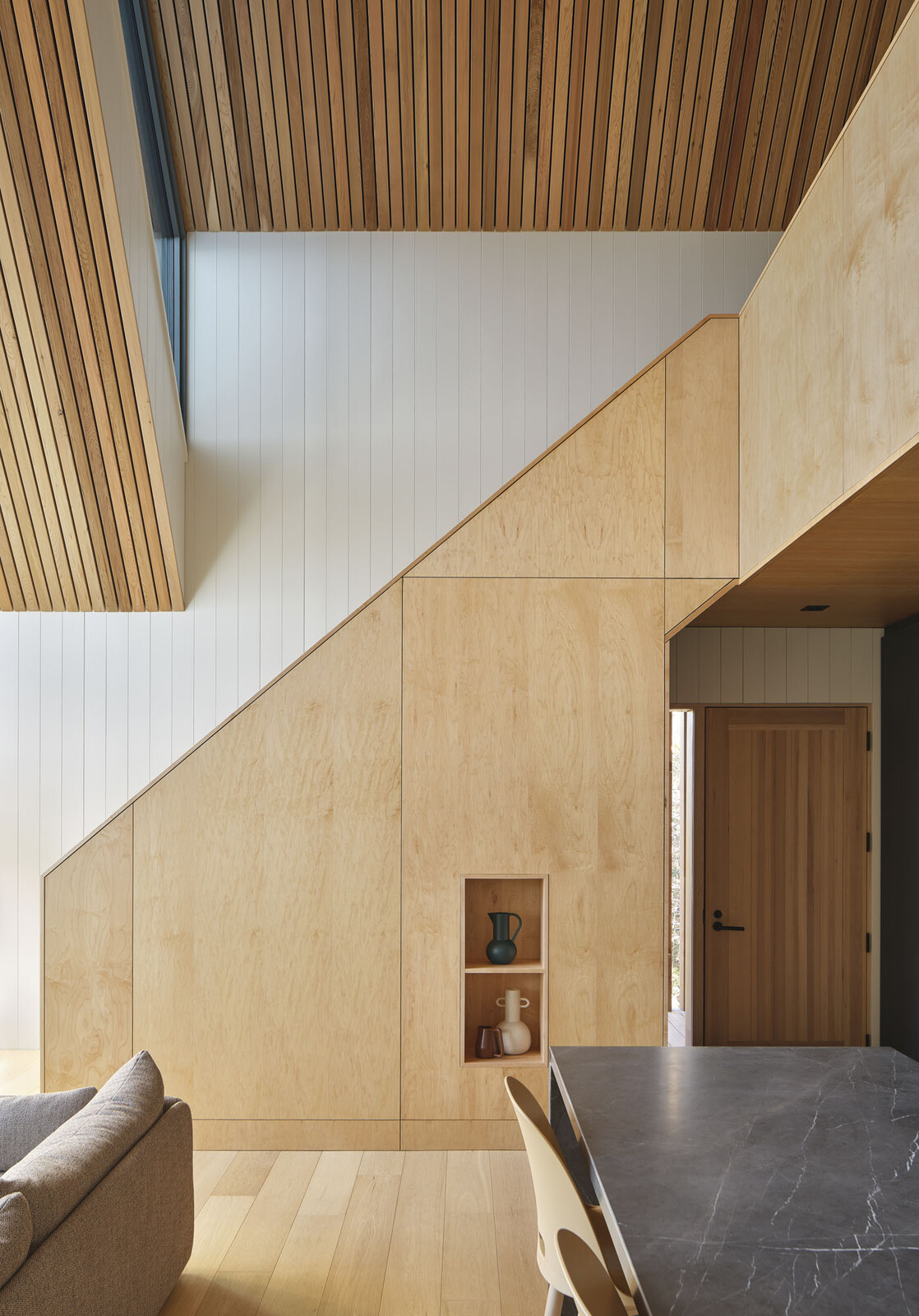 Photo 9 of 16 in This Compact Canadian Home Reimagines The Classic Log ...