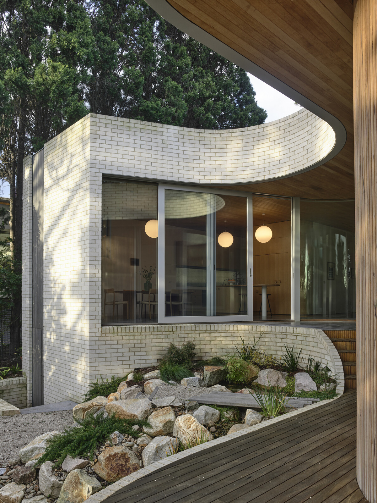 Photo 3 of 17 in A Curving Addition Takes a Family’s Melbourne Home in ...