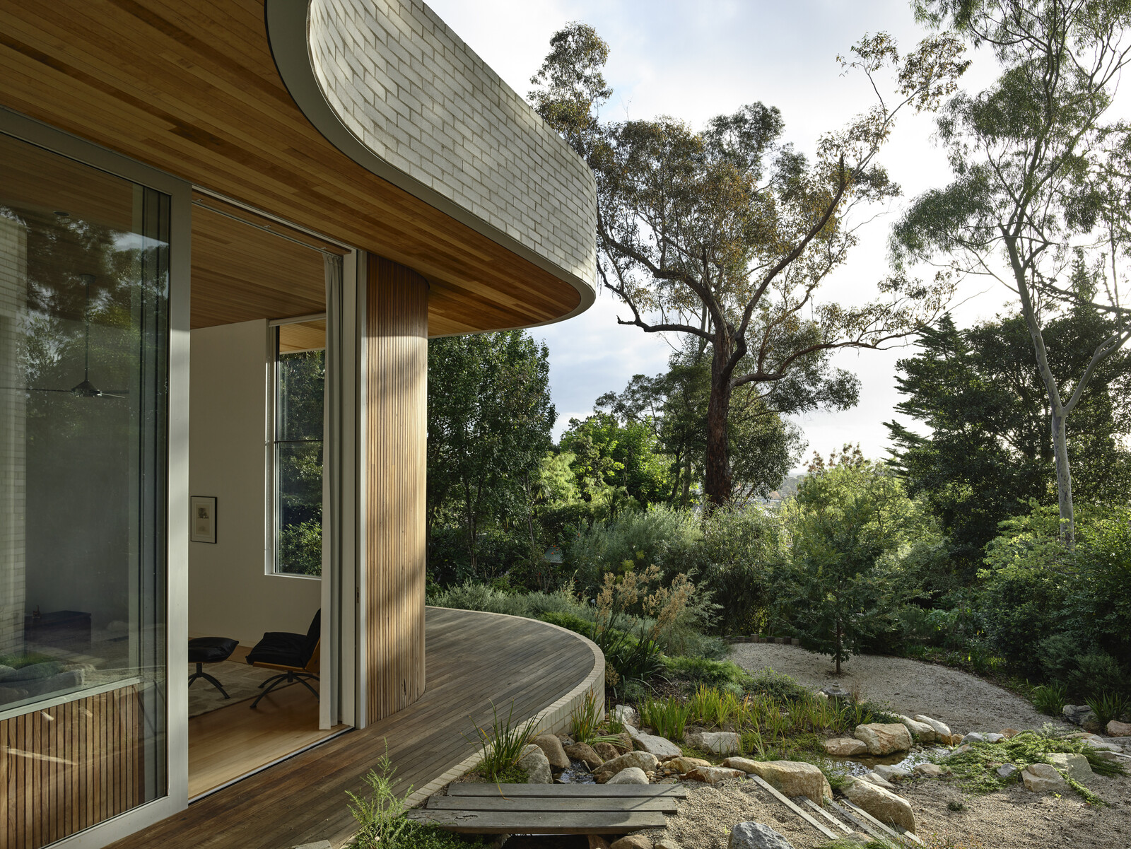 Photo 5 of 17 in A Curving Addition Takes a Family’s Melbourne Home in ...