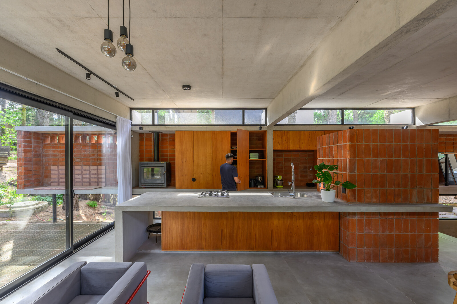 Photo 14 of 15 in A “No-Maintenance” Home in Coastal Argentina Rehashes ...