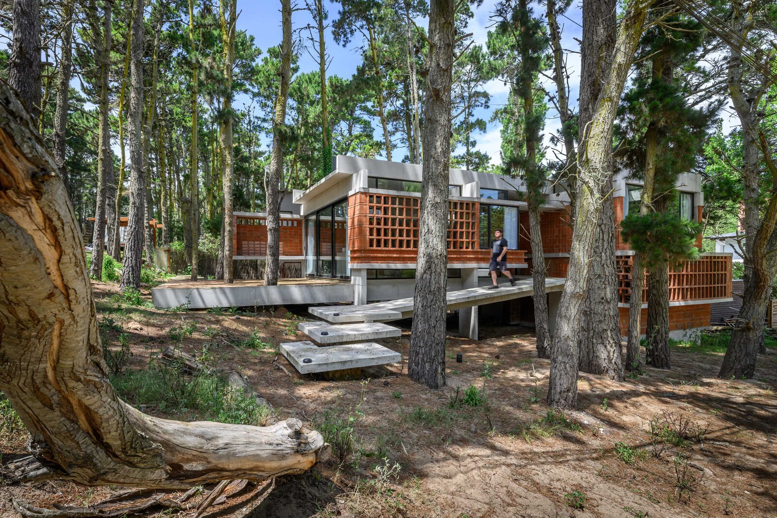 Photo 2 of 15 in A “No-Maintenance” Home in Coastal Argentina Rehashes ...