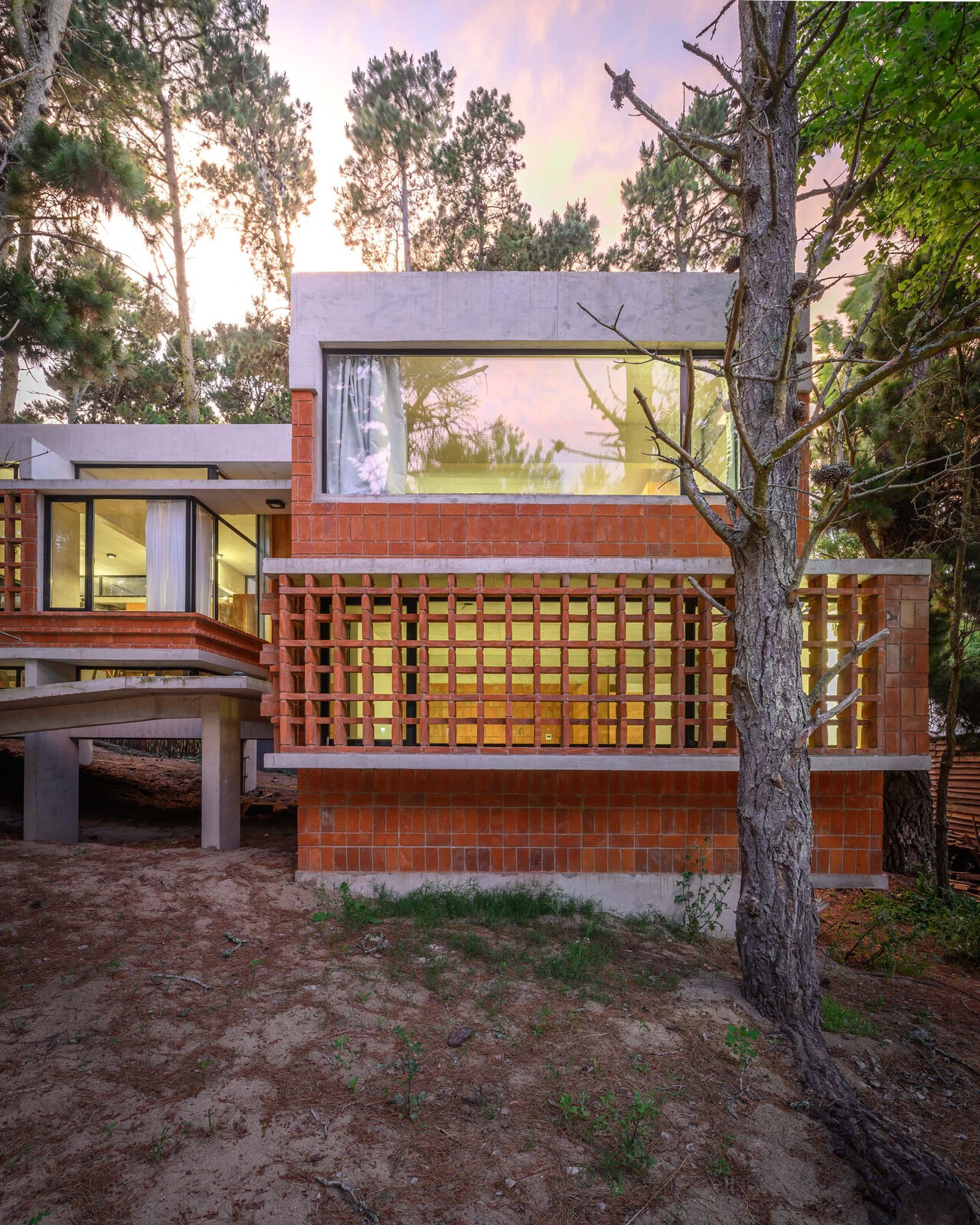 Photo 6 of 15 in A “No-Maintenance” Home in Coastal Argentina Rehashes ...