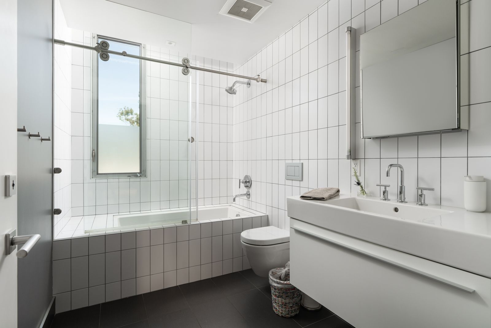 Photo 12 of 16 in Architect Robin Donaldson Just Listed His Santa ...