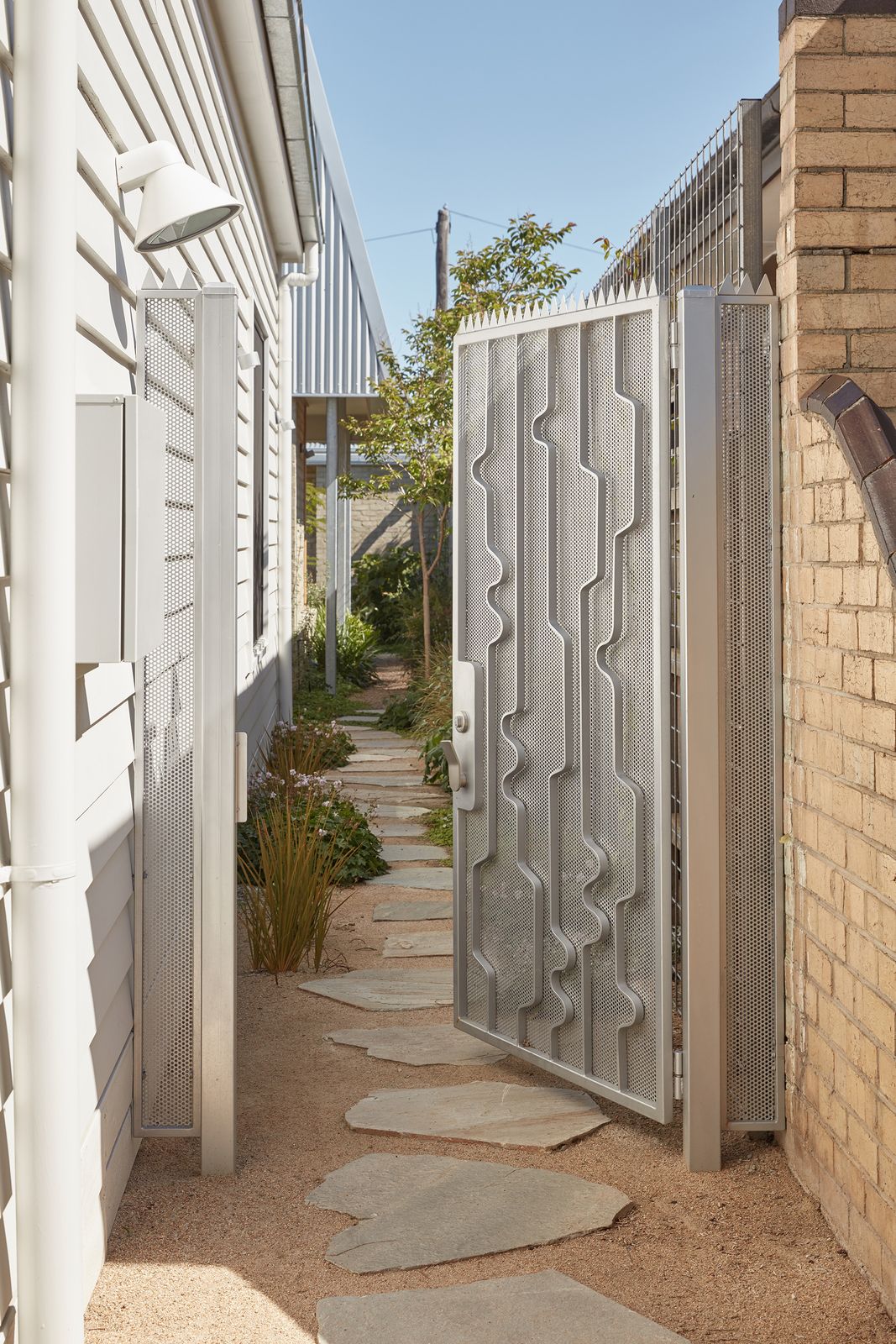 Photo 2 of 16 in Passive Design Strategies Abound in This Expanded ...