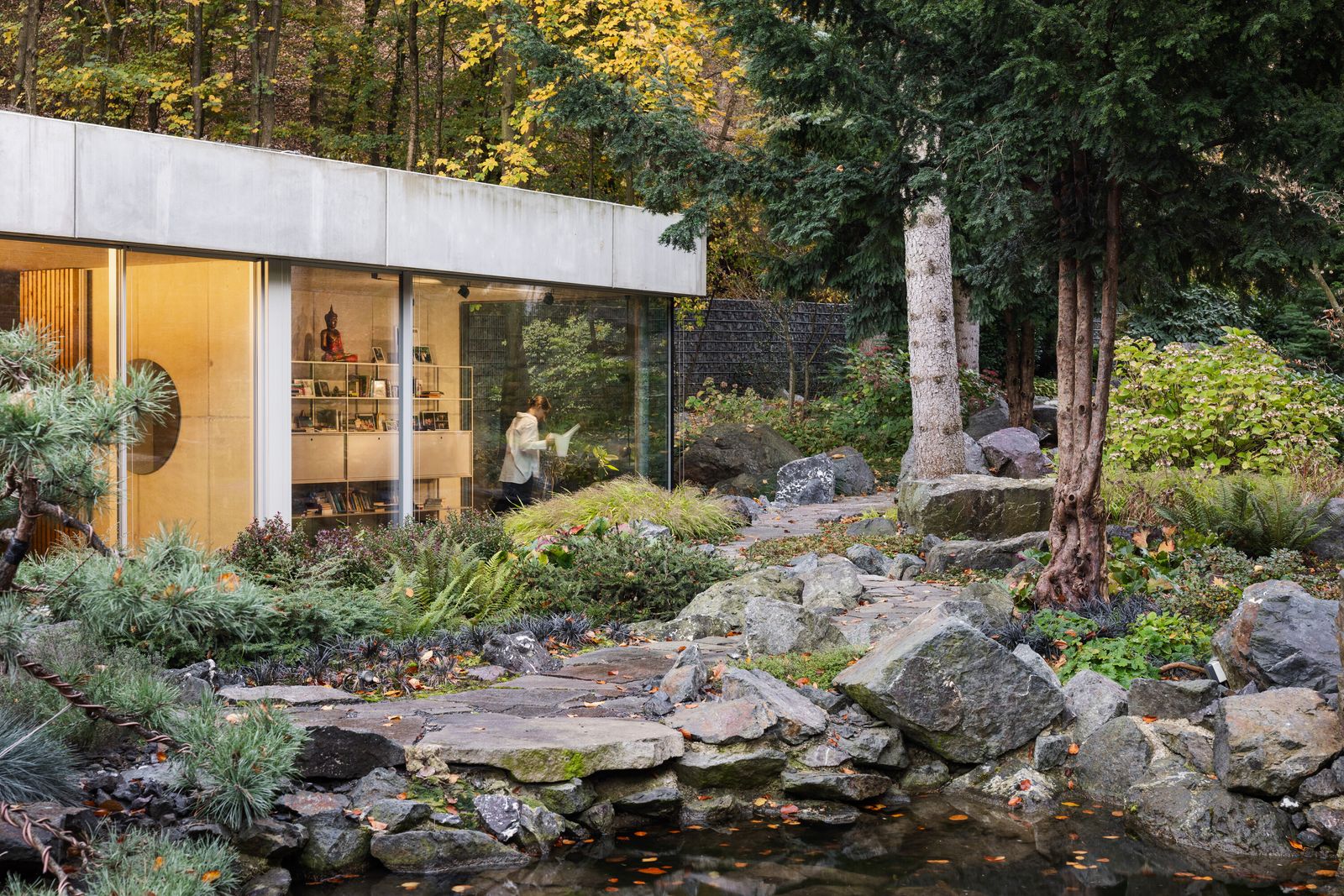 Photo 3 of 18 in Expanses of Glass Immerse This Y-Shaped Home in Its ...