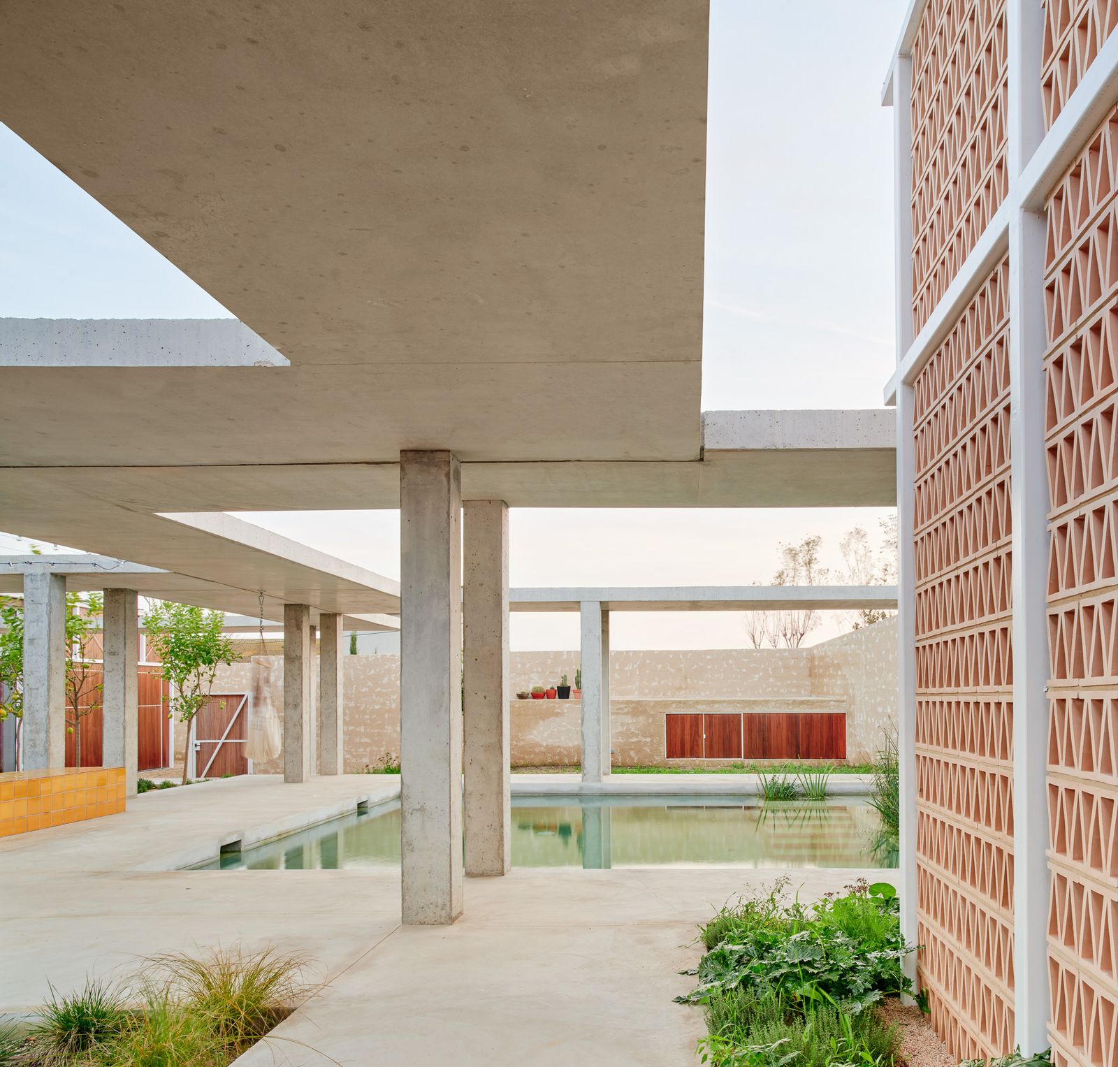 Photo 6 of 19 in Breeze-Block Walls and Pavilions Make This Spanish ...