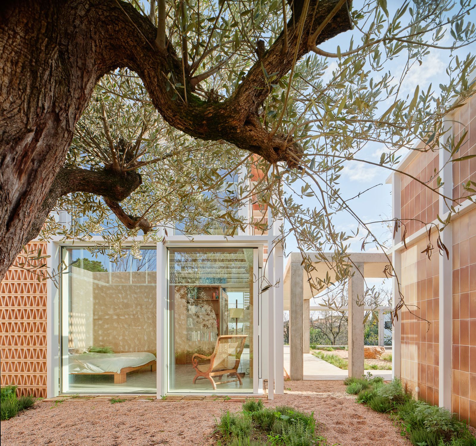 Photo 8 of 19 in Breeze-Block Walls and Pavilions Make This Spanish ...