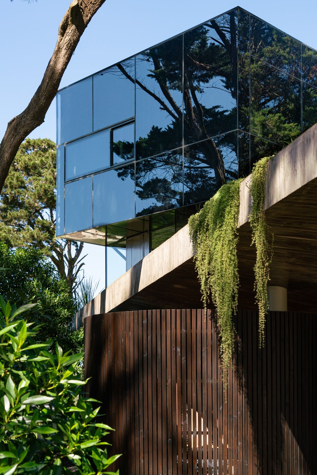 Photo 3 of 19 in Part Spy Lair, Part Hobbit House, This Argentinian ...